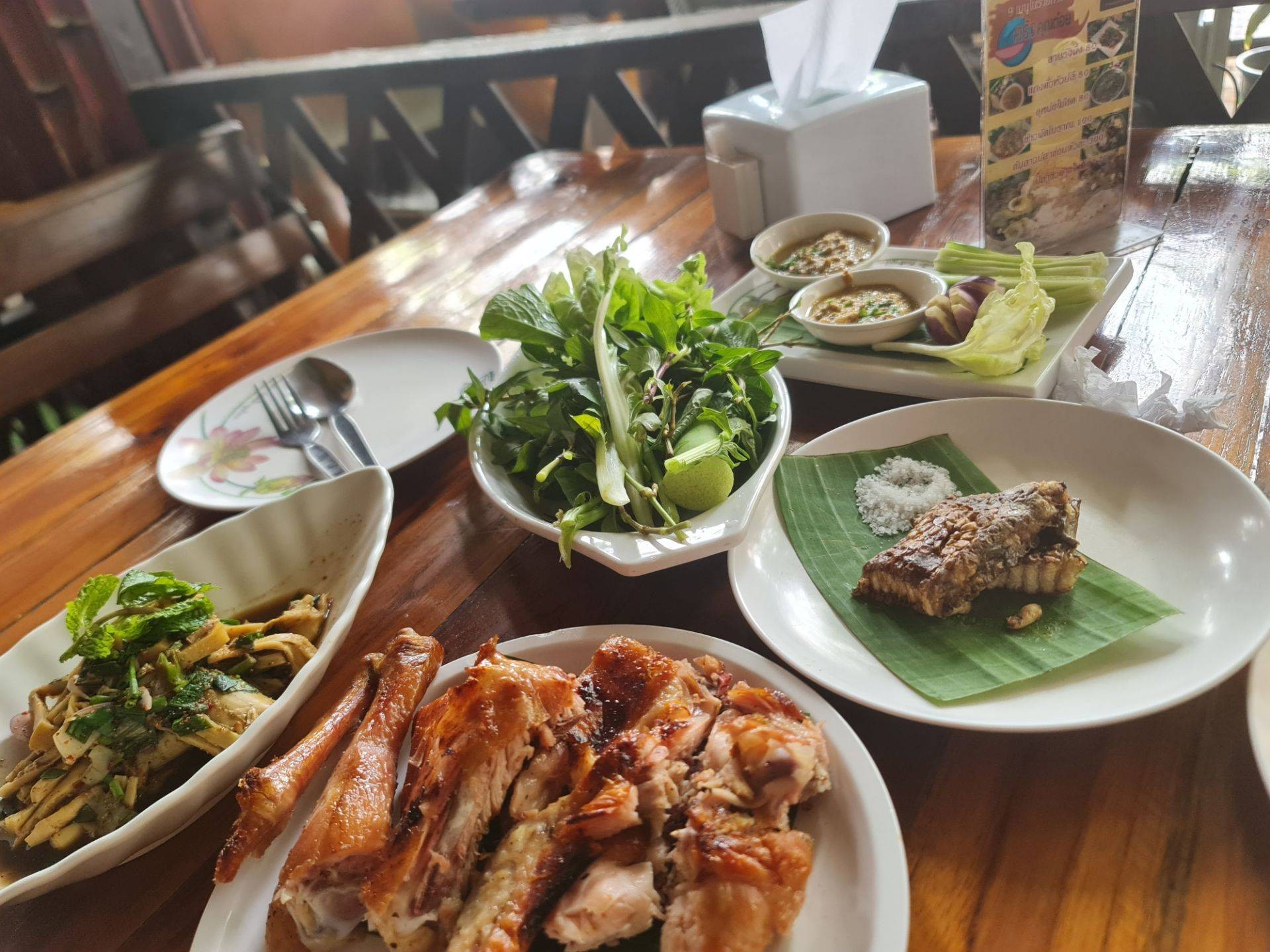 รูป ครกไม้ไทยลาว ลาดปลาเค้า