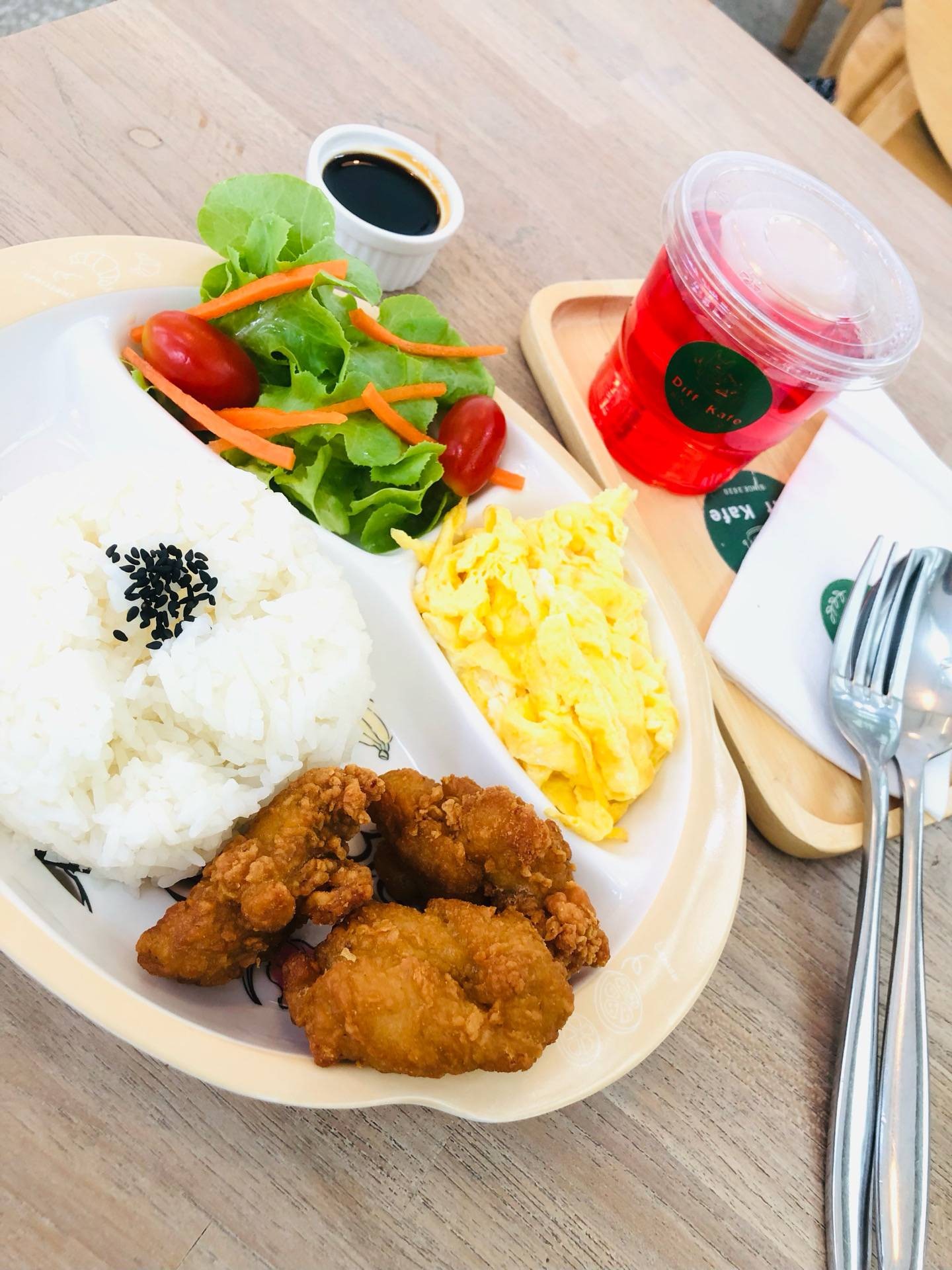รีวิว Diff Kafe ดิฟคาเฟ่ - อาหารอร่อยดีน่ะ