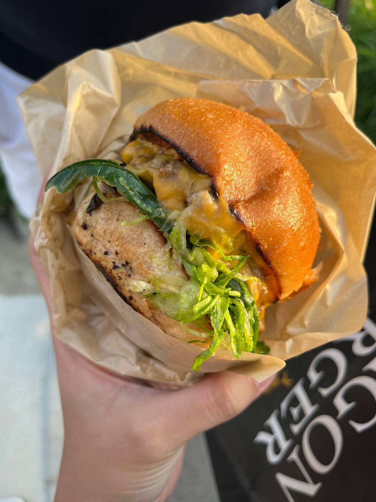 รีวิว Dragon Burger - Dragon Burger 🍔 ร้านเบอร์เกอร์กลิ่นหอม ติดสถานี ...