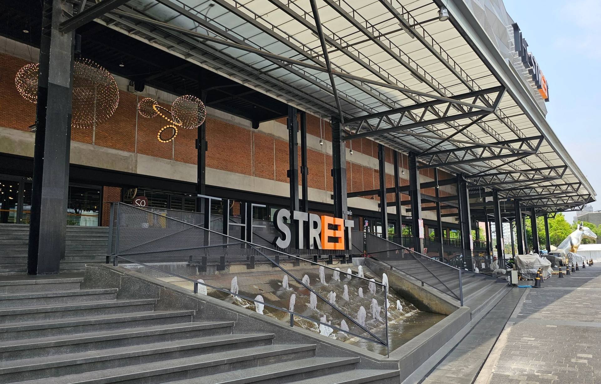 รีวิว The Street Ratchada - ห้างเปิด 24 ชั่วโมง ประจำย่านรัชดา