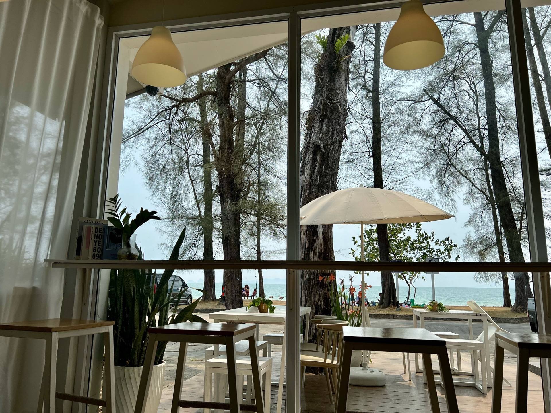 รีวิว White Lay Bay - ร้านเล็กๆ บรรยากาศดีเลย เค้กรสชาติดี เมนูกาแฟก็ ...