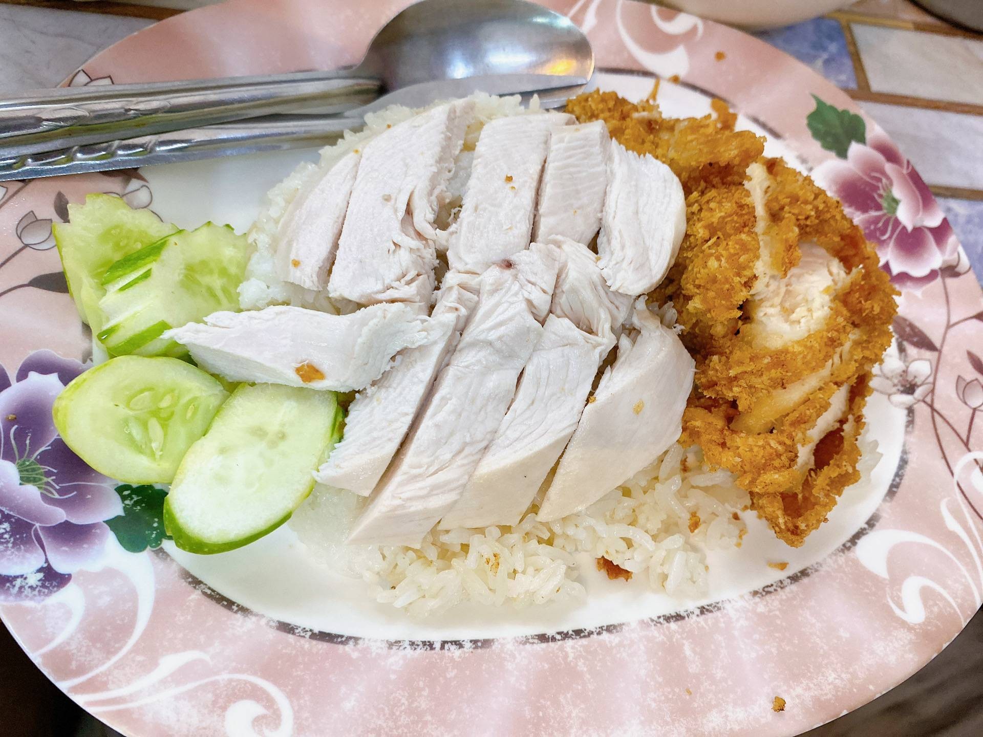 รีวิว สายไหม ข้าวมันไก่ตอน ลาดปลาเค้า ซ.3 - ข้าวไก่จัดเต็มอิ่มจุก