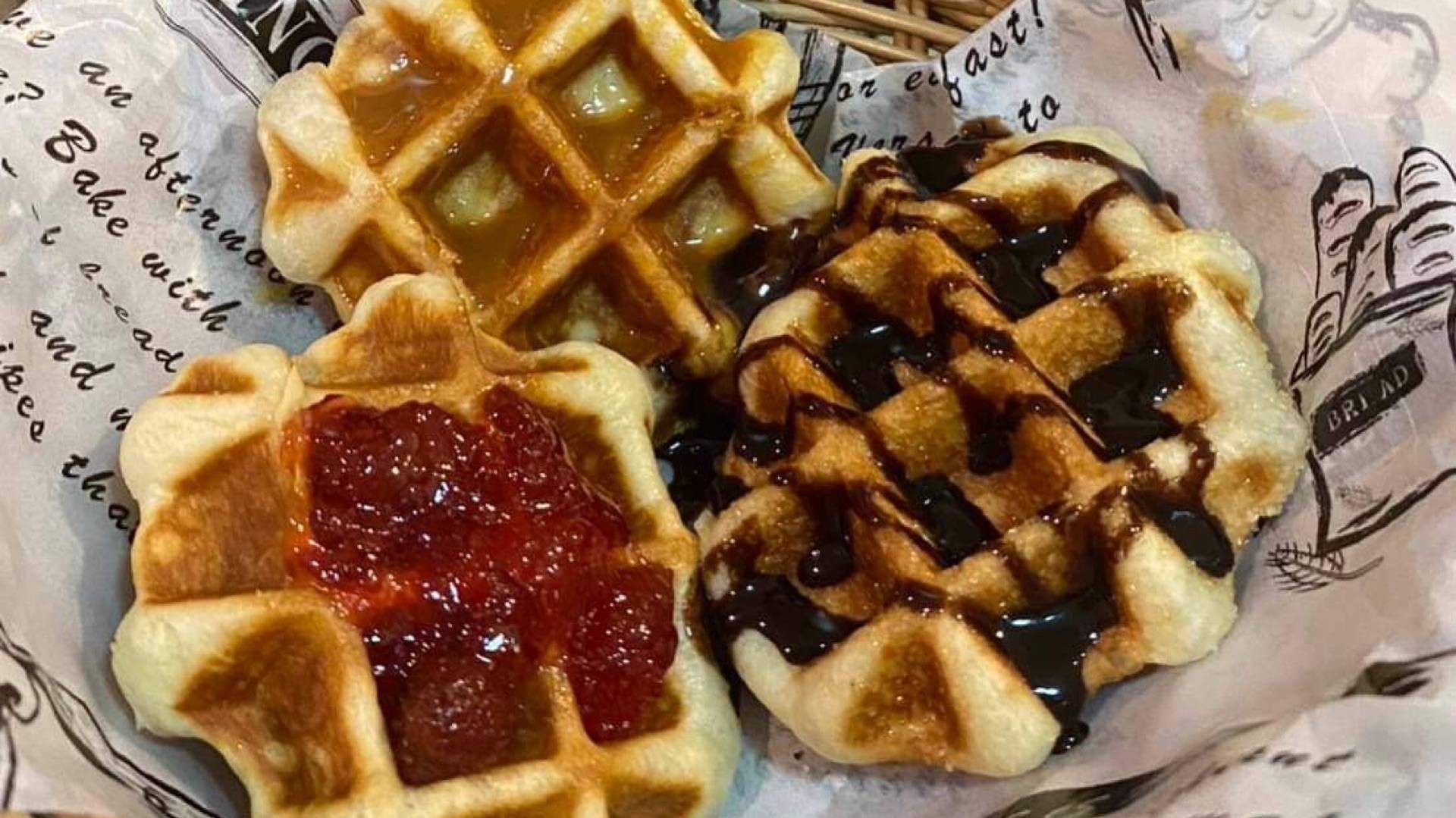 วาฟเฟิล 15 บาท สูตรเบลเยี่ยม Waffle Hug - สั่งอาหารเดลิเวอรี | Wongnai ...