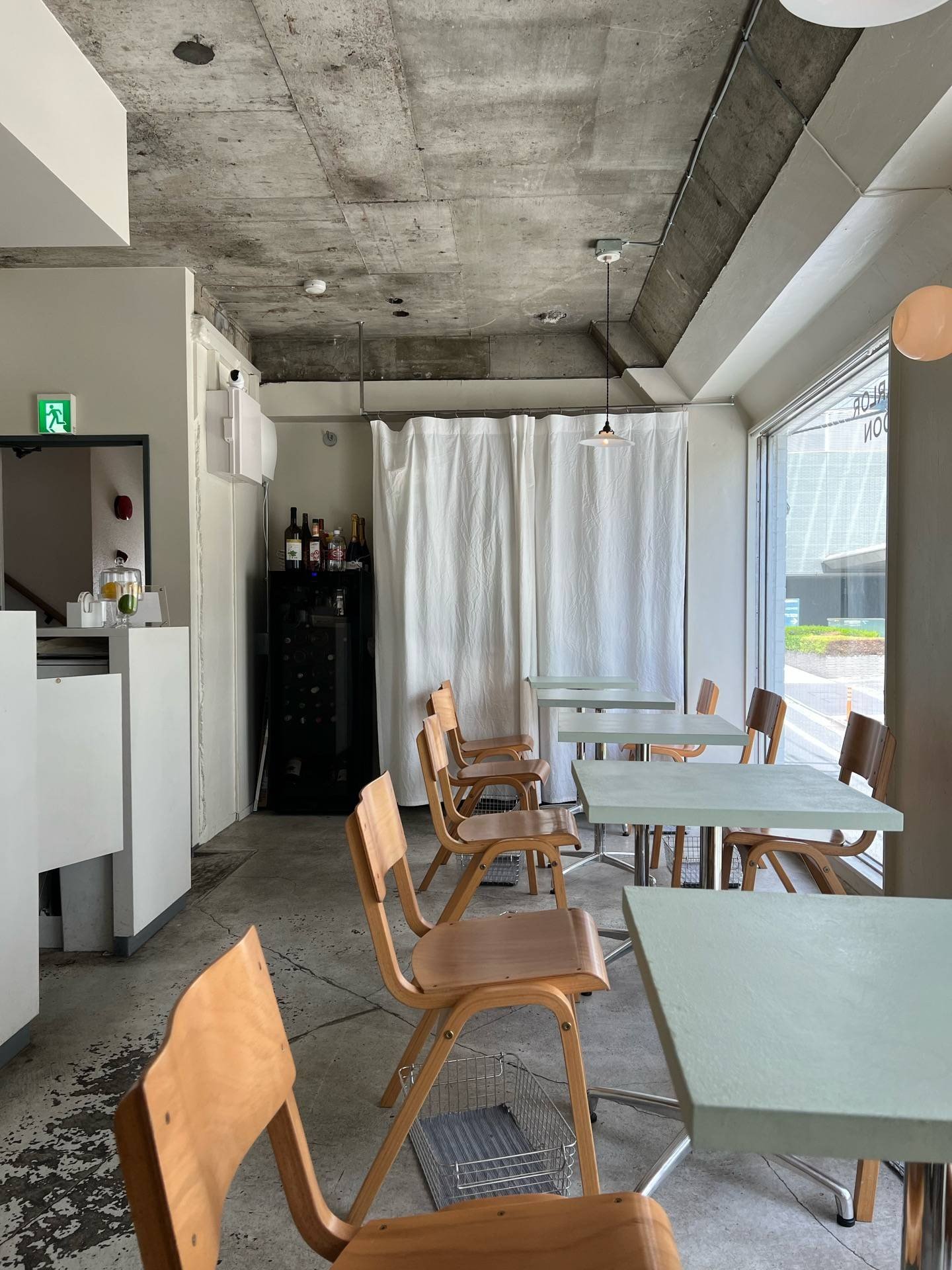 รีวิว Parlor Noon - ร้านกาแฟขนมอร่อยสไตล์มินิมอล