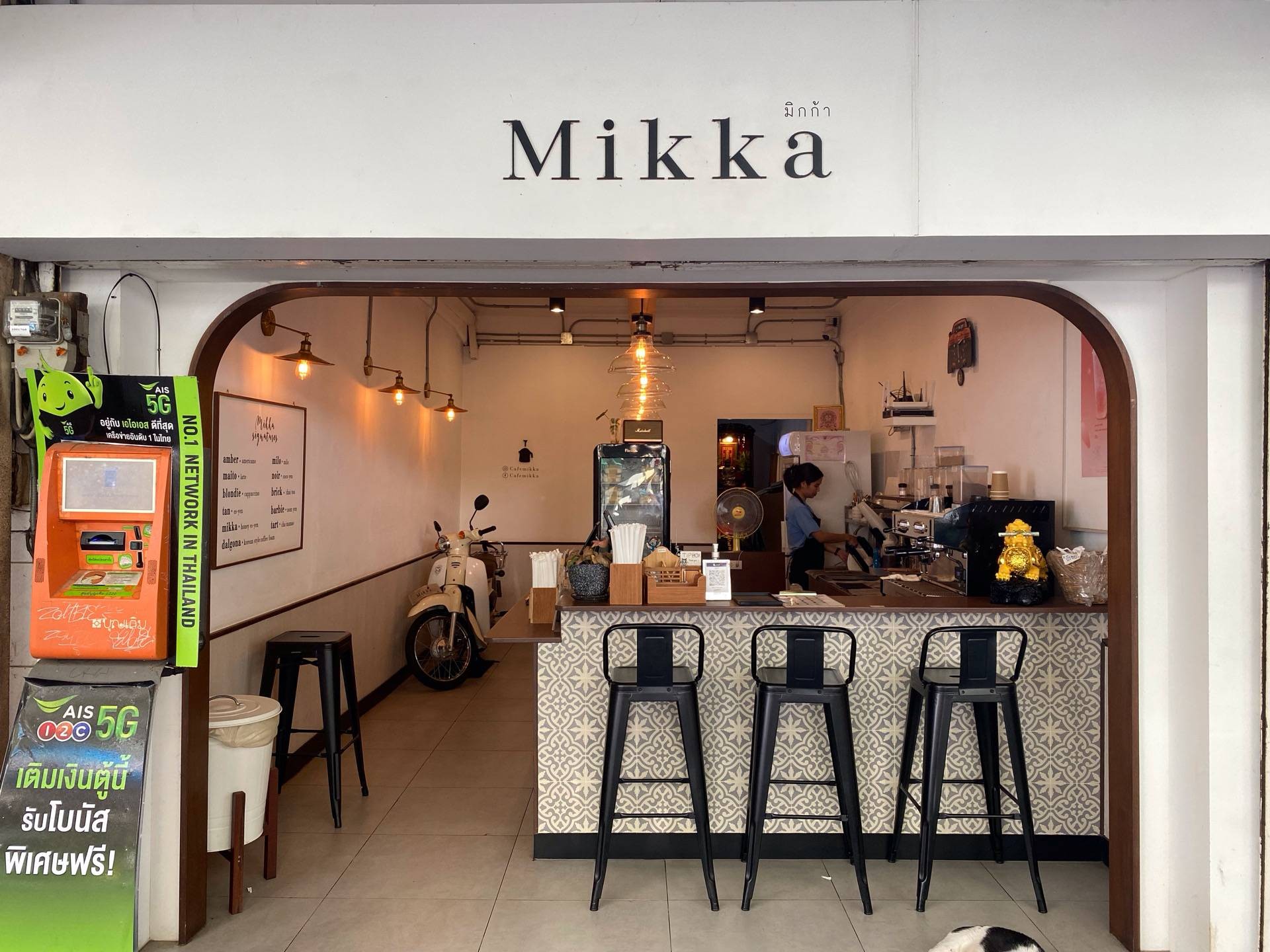 รีวิว Mikka Café & Bakery ท่าพระจันทร์ - โน่เข้มๆ เค้าเรียก “แอมเบอร์”