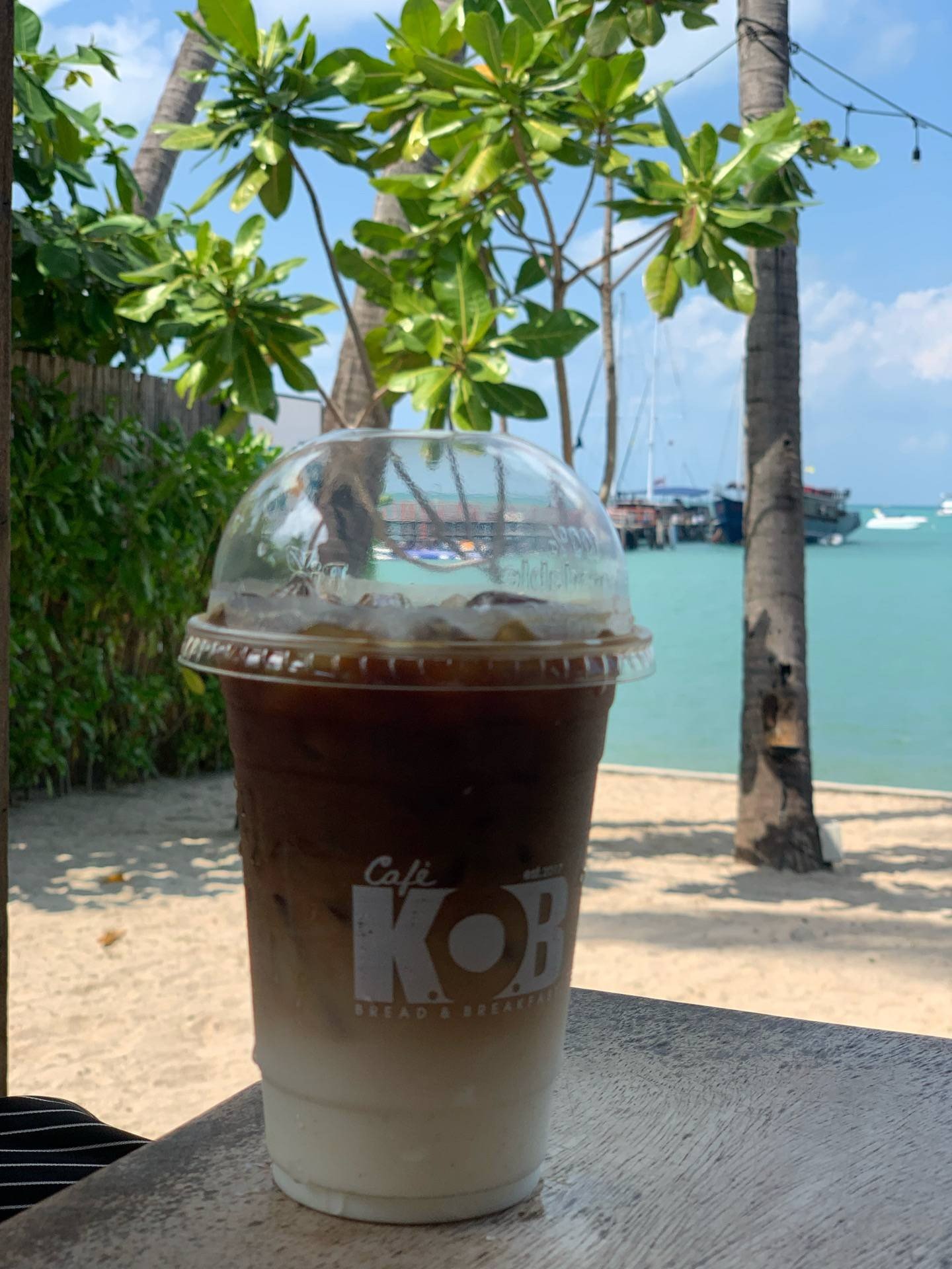 รีวิว Café K.O.B บ่อผุด - ร้านติดทะเลน่ารักมาก