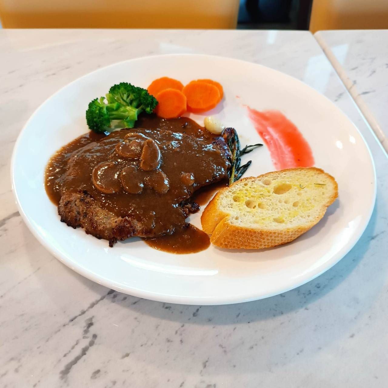 ร้าน Cloverleaf Cafe 🍀 ตราด | รีวิวร้านอาหาร - Wongnai