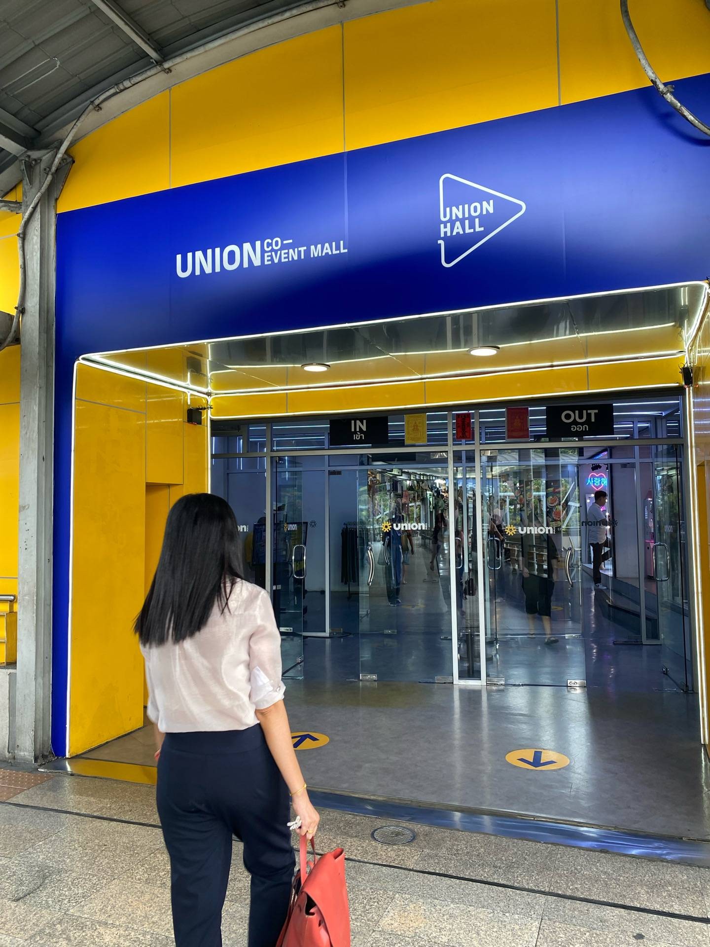 รีวิว Union Mall - แหล่งช้อปปิ้งเสื้อผ้าราคาน่าคบหา เดินทางด้วย BTS ...