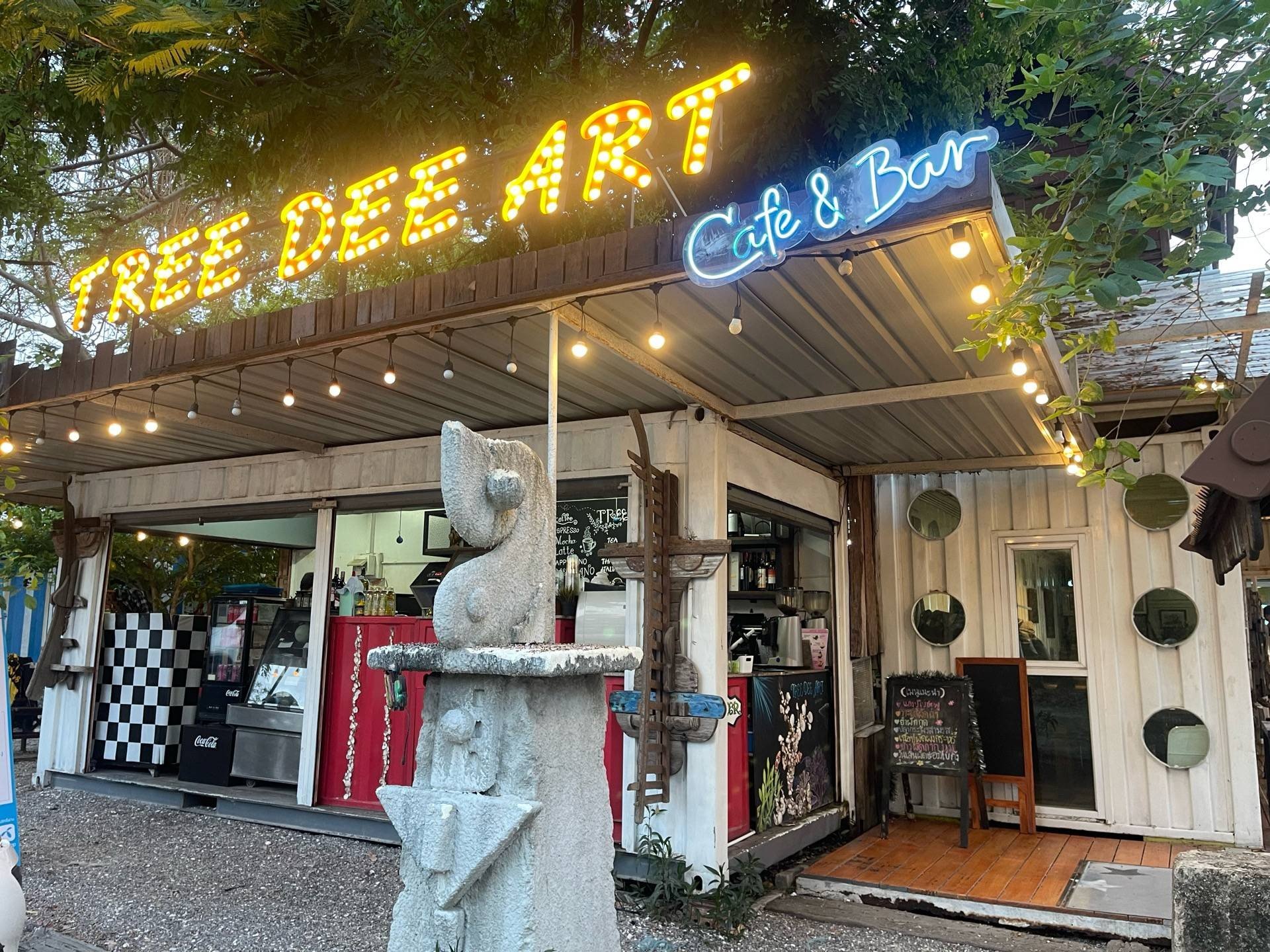 รีวิว Tree Dee Art Cafe & Bar - Three ดีอาร์ตคาเฟ่