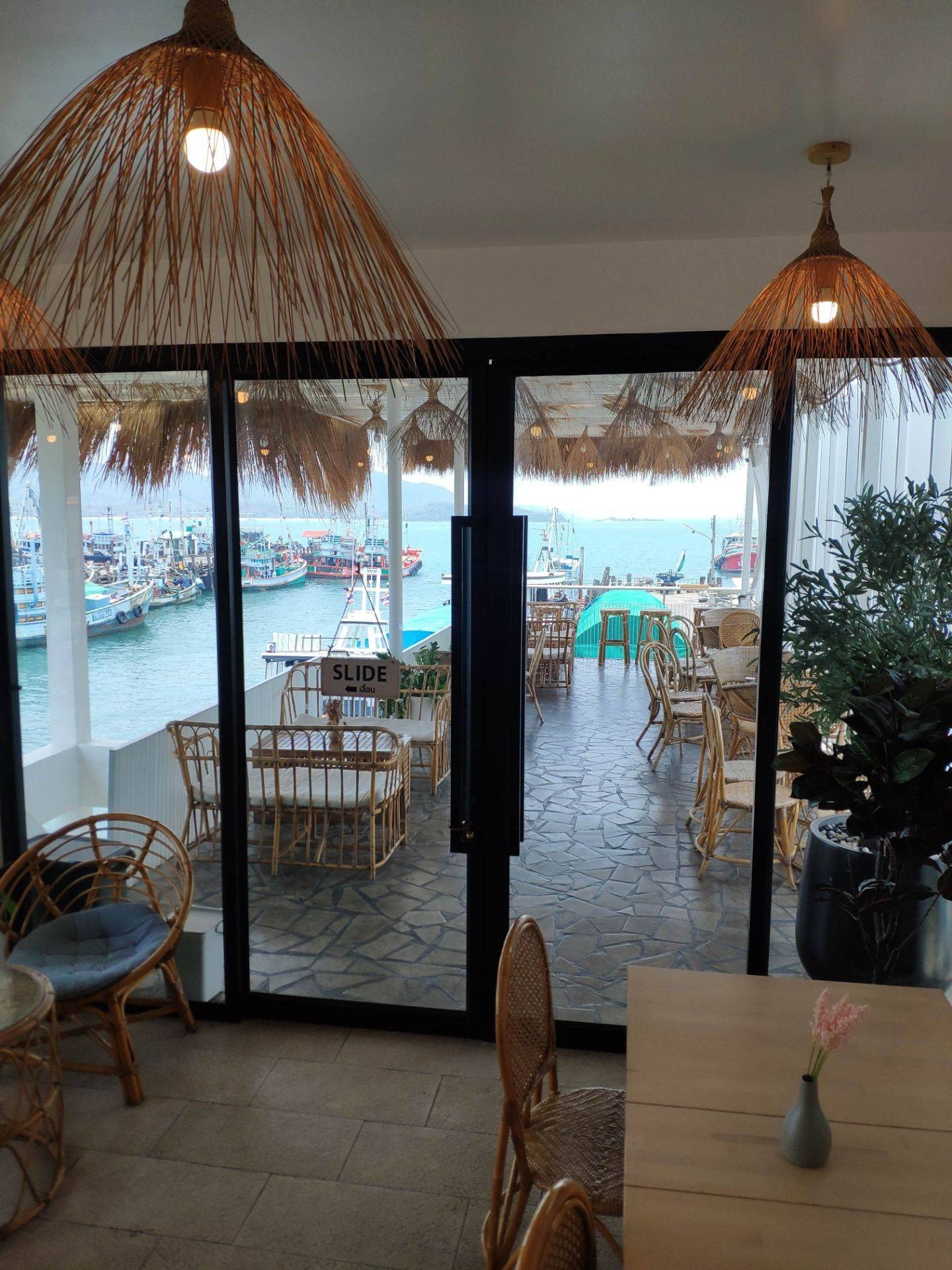 รูป The shark cafe