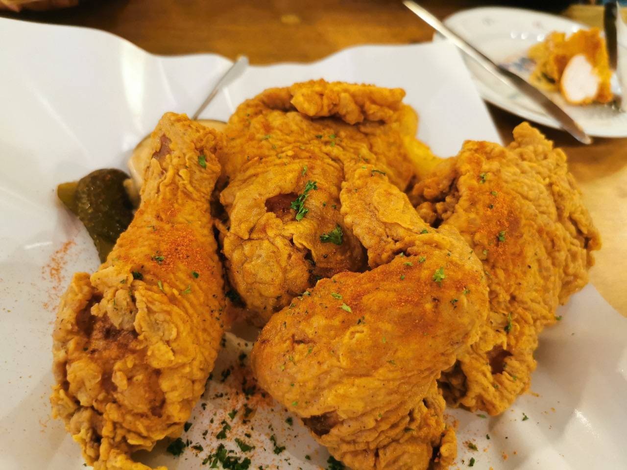 รูป Henryfry : fried chicken & housemade food. เจริญกรุง