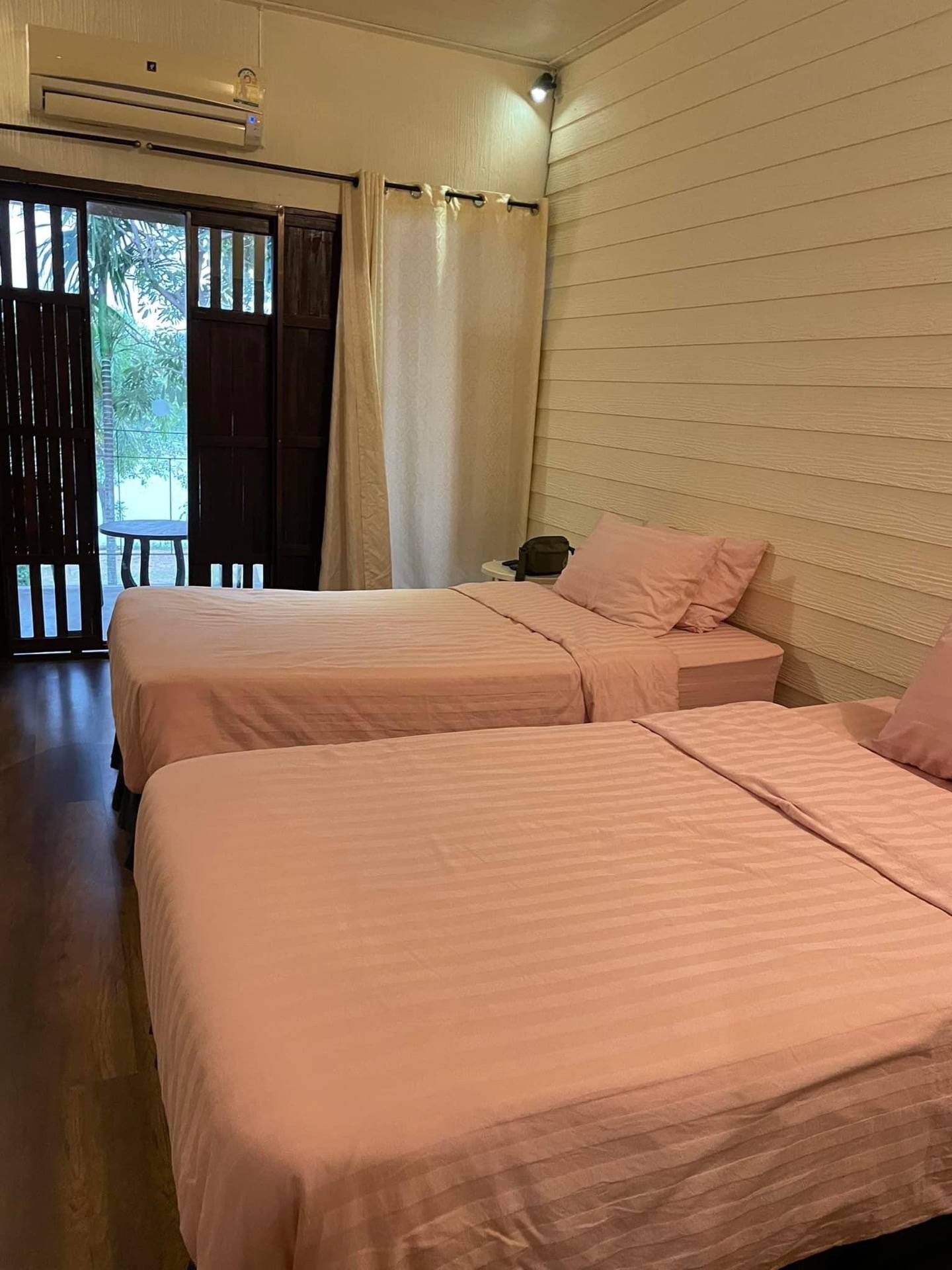 รีวิว DHIVA - ขออนุญาตให้แค่ 2 ดาว