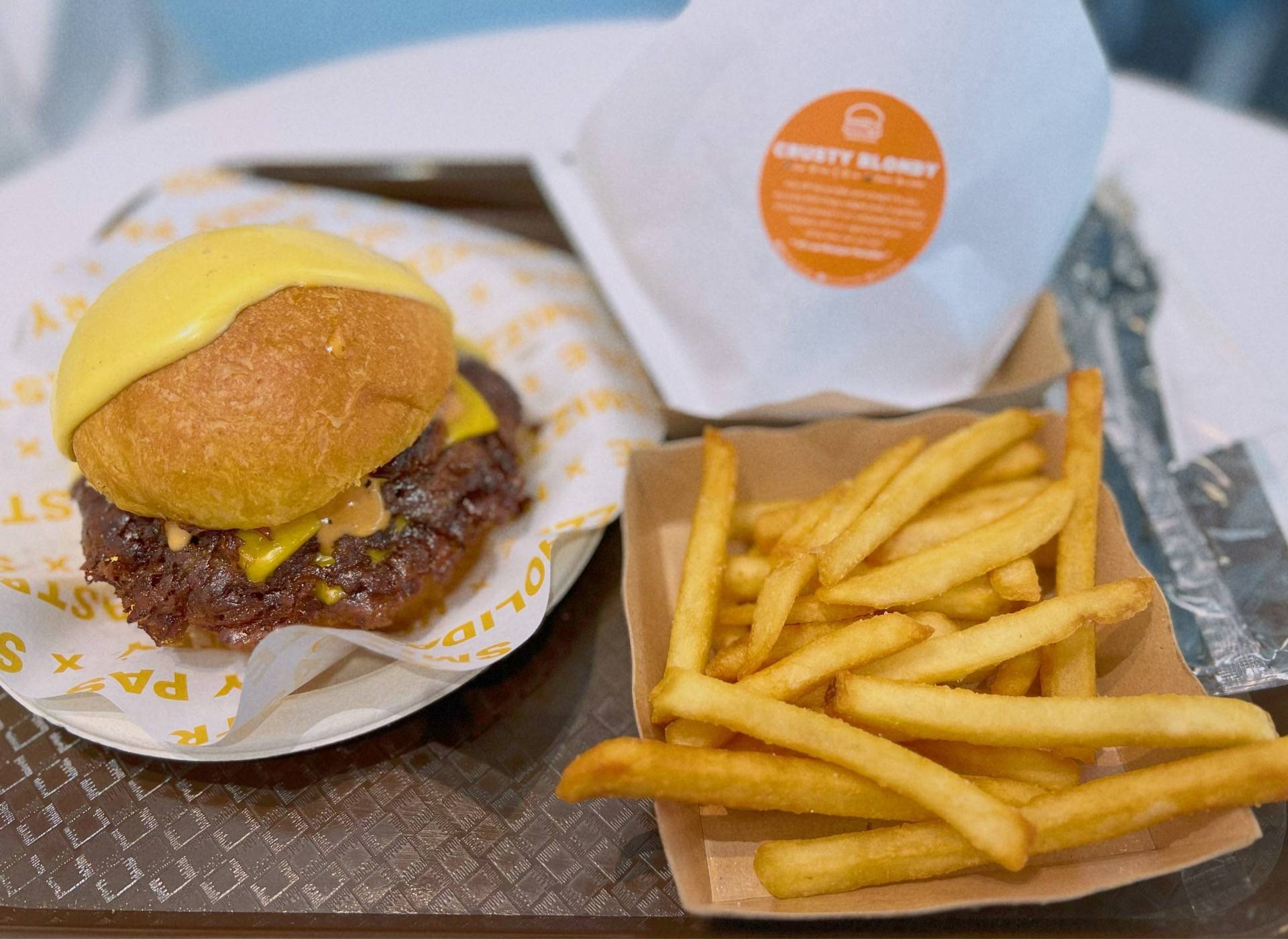 รีวิว Smizzle Burger เซ็นทรัลเอ็มบาสซี่ - Holiday Pastry x Smizzle
