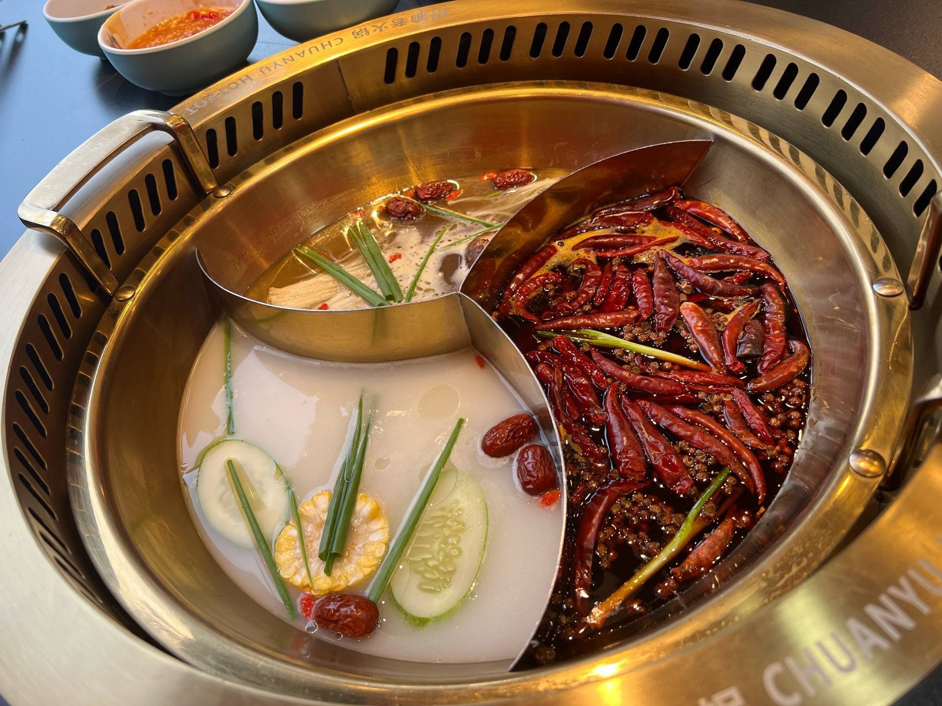 รีวิว Chuan Yu Chinese Hotpot 川渝老火锅 - หม่าล่าอร่อย ใจกลางเมือง