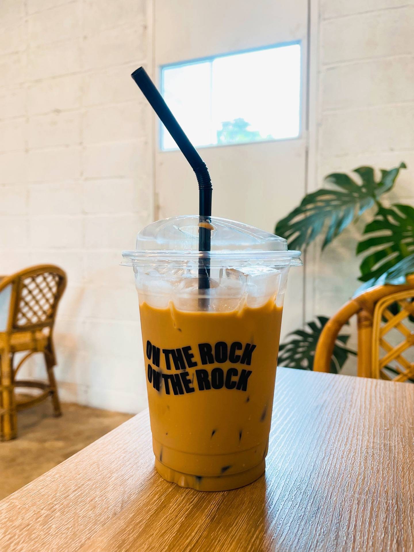 รีวิว On The Rock Cafe - On the rock cafe