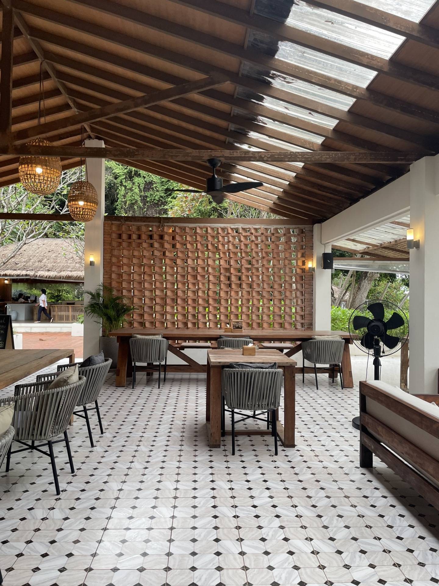 รีวิว Rak Ta-lay - ร้านอาหารในรีสอร์ท The Nest