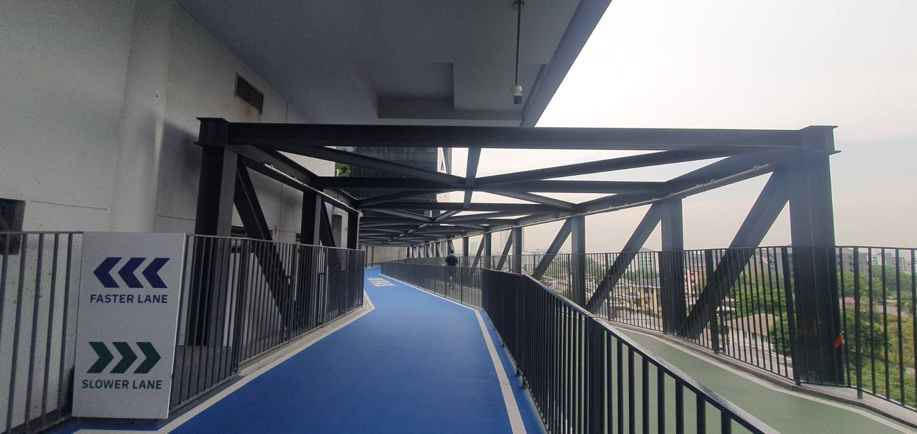 รูป 101 Track ลู่วิ่งลอยฟ้า