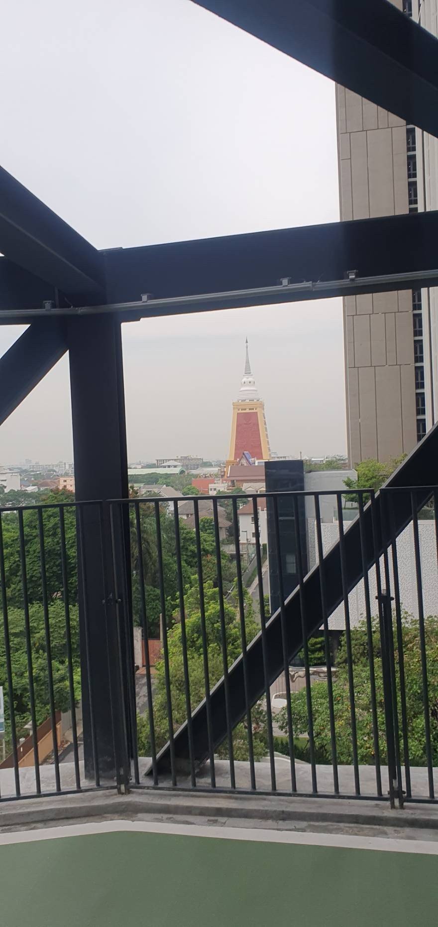 รูป 101 Track ลู่วิ่งลอยฟ้า