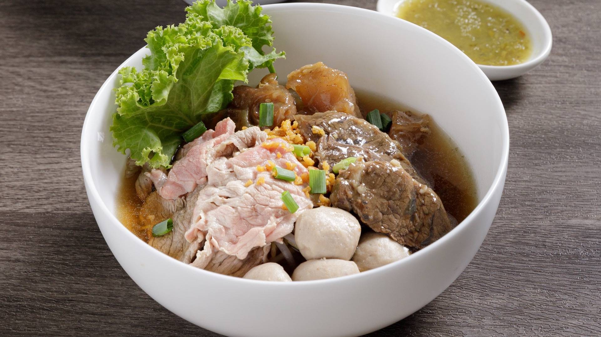 [รีวิว] ร้าน โห้โอชา ก๋วยเตี๋ยวเนื้อ-หมู | เมนูแนะนำ รูปภาพ ราคา