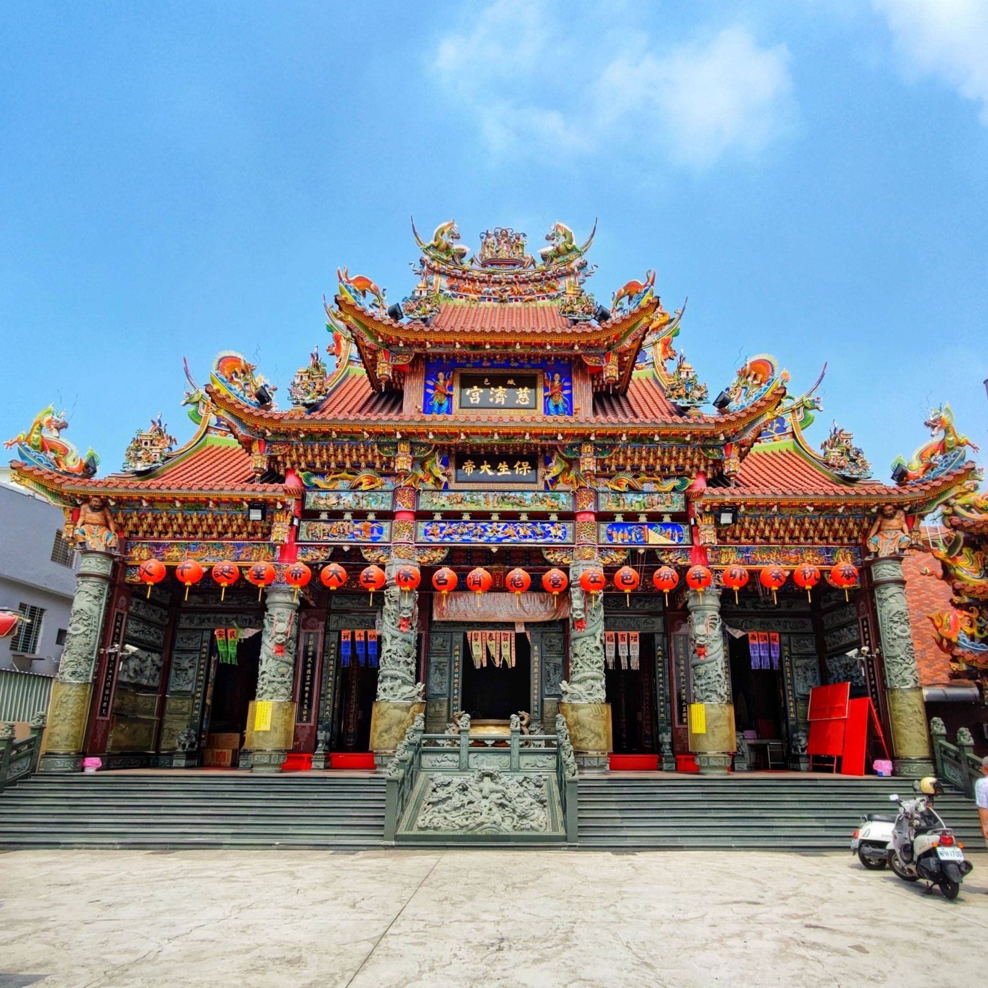 รีวิว วัดฉือจี้ (ciji Temple) - วัดสวยงามคู่เจดีย์ มังกร และ เจดีย์ เสือ