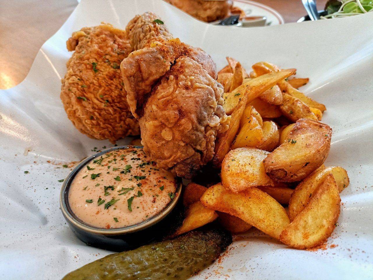 รีวิว Henryfry : fried chicken & housemade food. - ไก่ทอดที่ต้องจอง ...