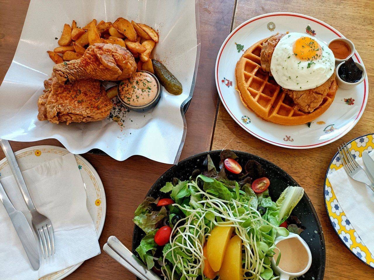 รูป Henryfry : fried chicken & housemade food.