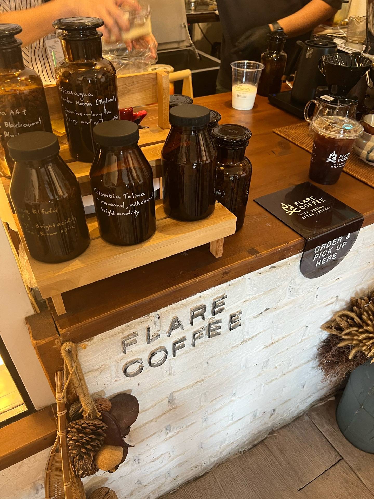 รีวิว Flare Coffee ถนนโสภณ ซอย 9 (มาบตาพุด) - คาเฟ่ที่กาแฟดี เค้กอร่อยมาก