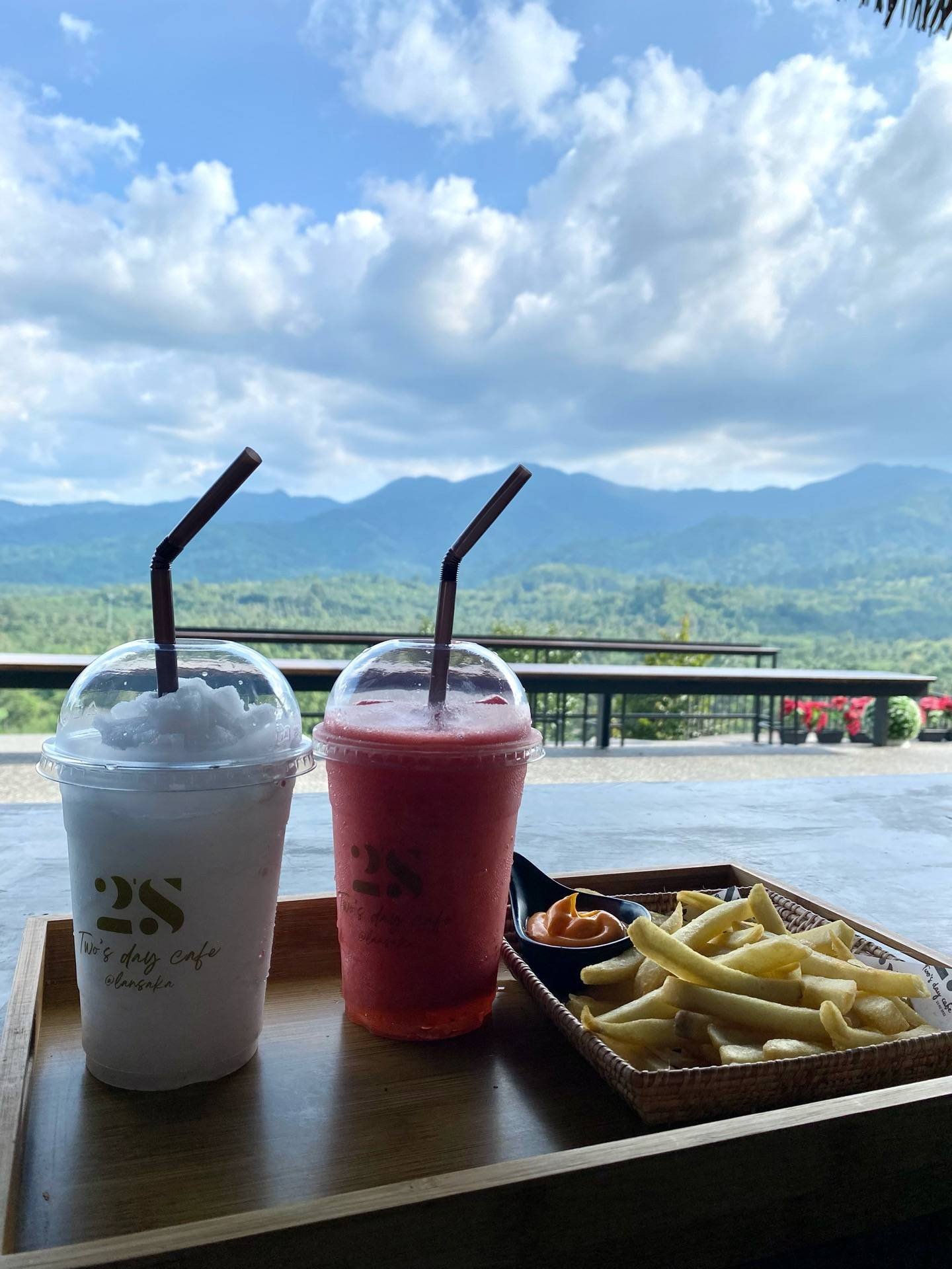 รีวิว Two's Day Cafe - - บรรยากาศดี ลมพัดเย็นสบาย