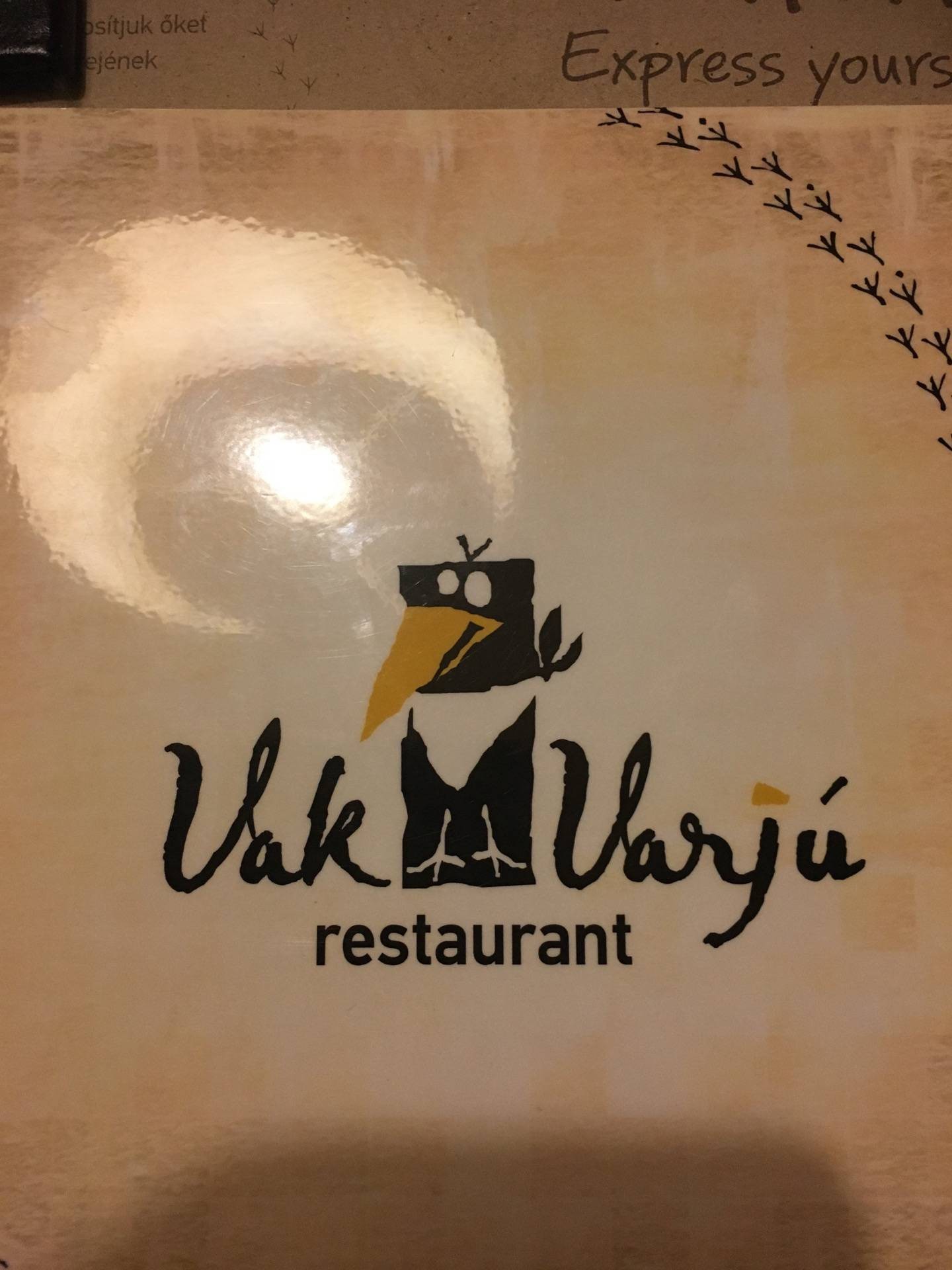 รีวิว Vak Varyu - ชื่อร้านเขียนว่า VakVarjú