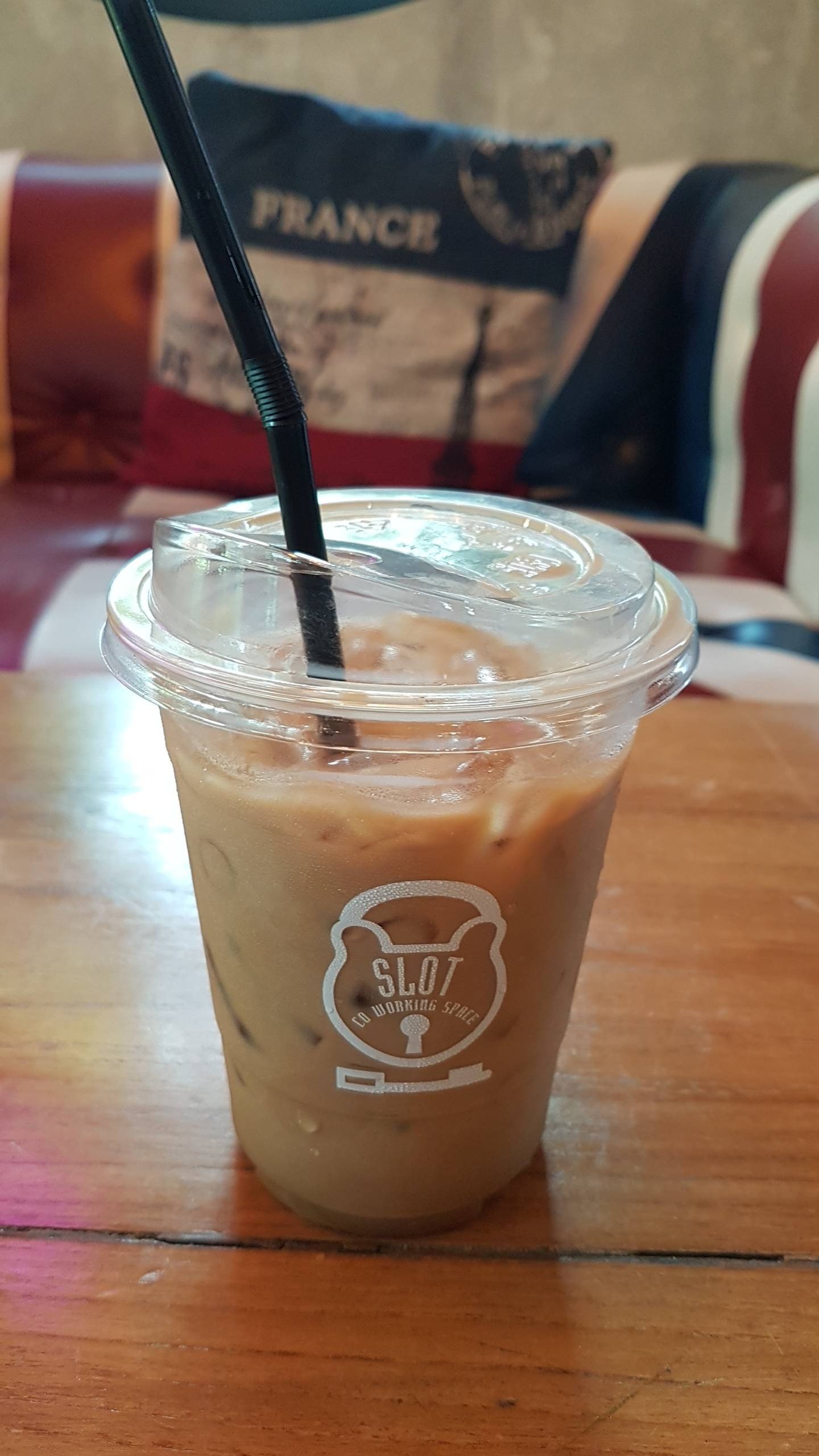 รีวิว Slot Cafe - - ร้านใหญ่มีพื้นที่เยอะ นั่งสบาย