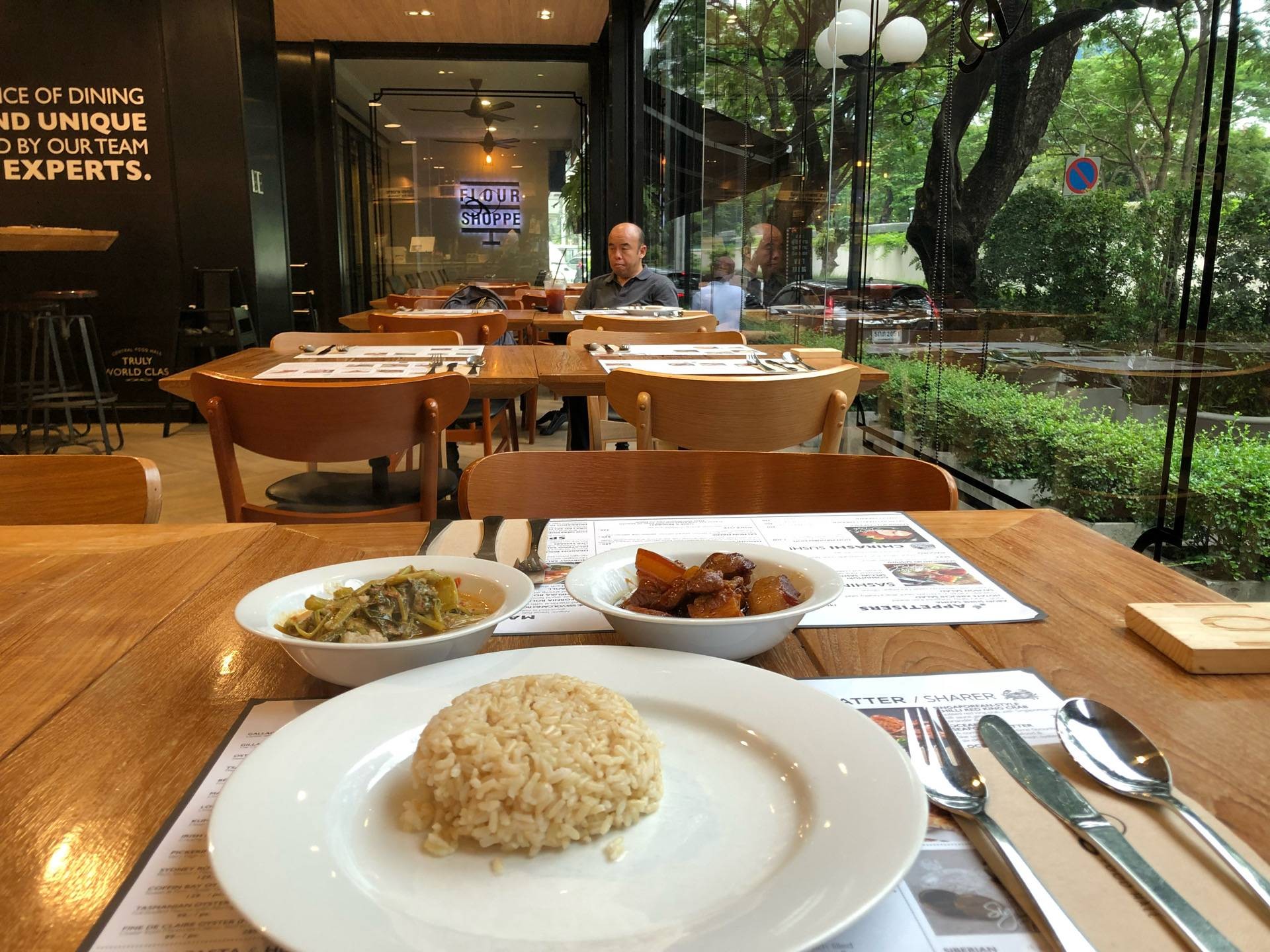 รีวิว Tops Eatery Chidlom - อาหารไทยอร๊อยอร่อย