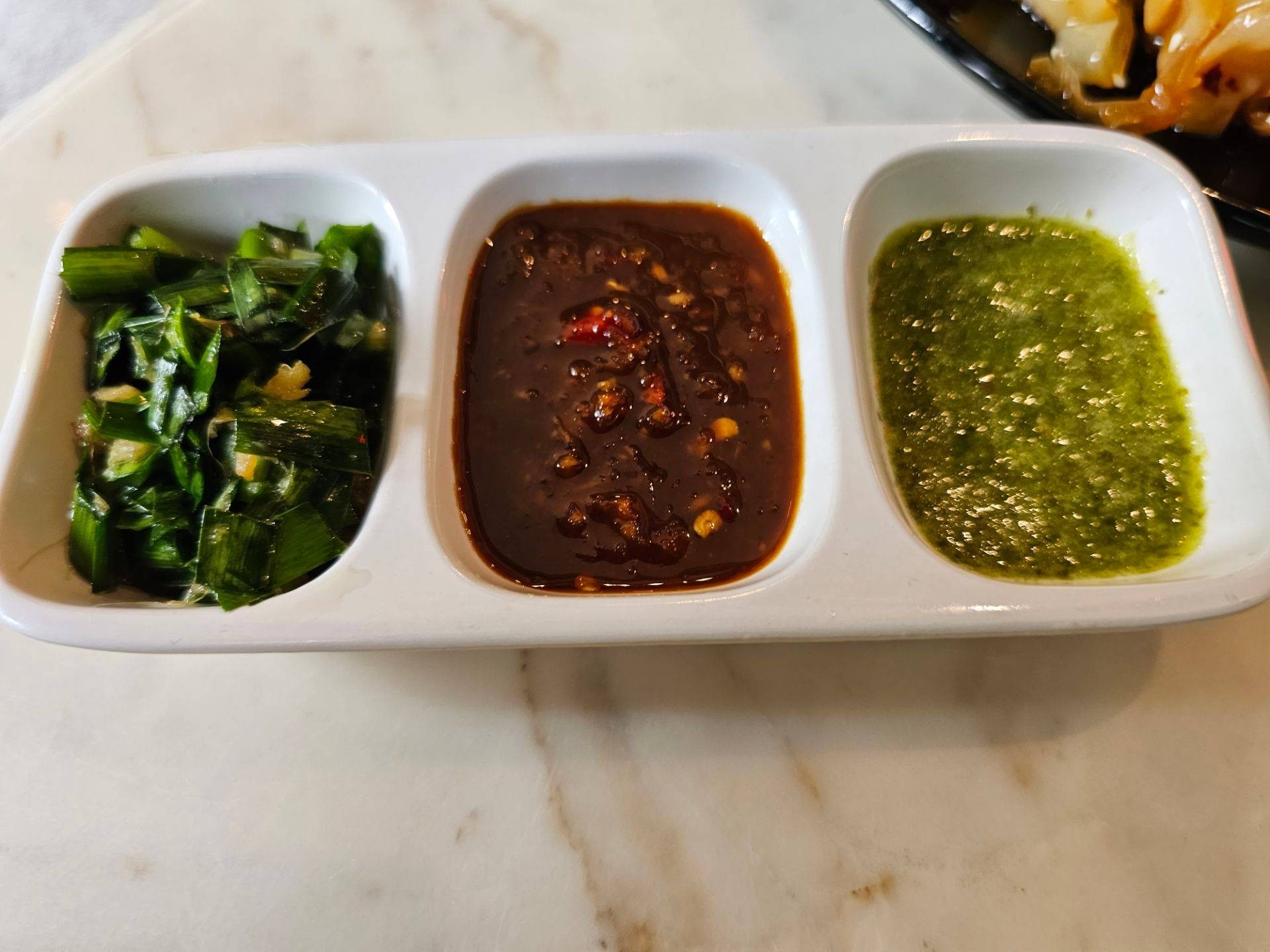 น้ำจิ้ม ร้าน ข้าวมันไก่เบตง จางเจียหยี 張家餘 (Baytong Chicken rice)