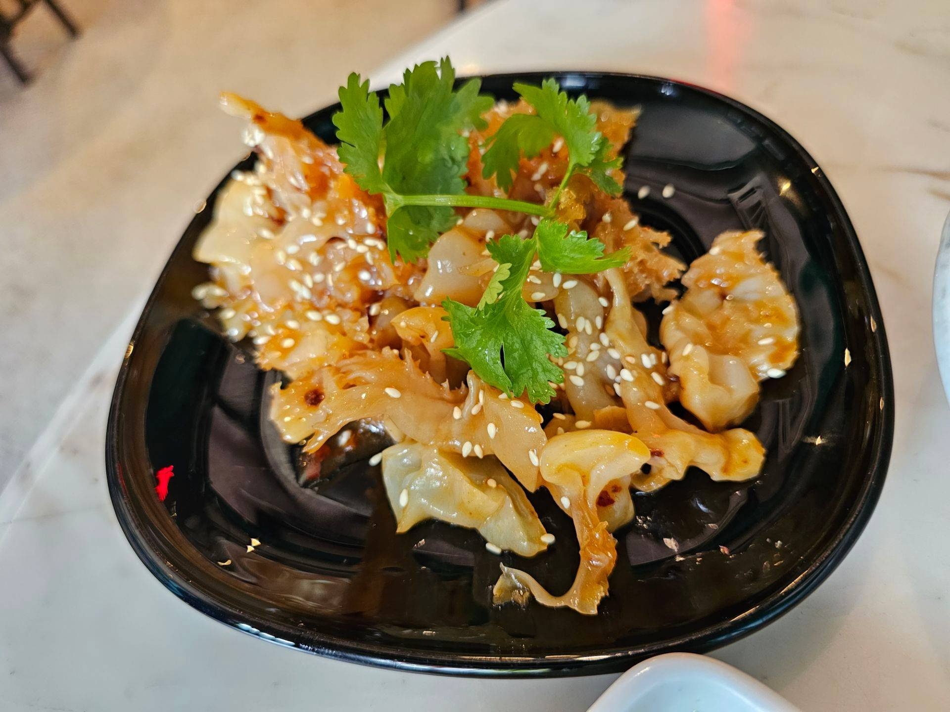 แมงกะพรุนน้ำมันงา ร้าน ข้าวมันไก่เบตง จางเจียหยี 張家餘 (Baytong Chicken rice)