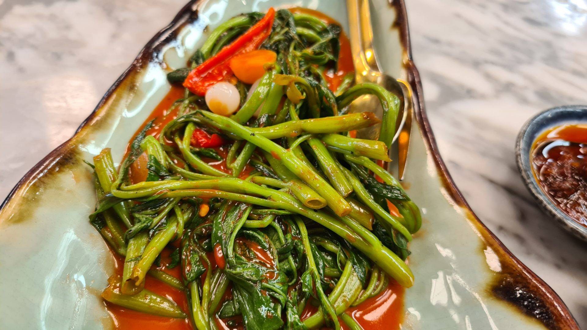 ผักบุ้งผัดซอสเต้าหู้ยี้ ร้าน DAI LOU ไต่ โหล - ซอยอารีย์ 1