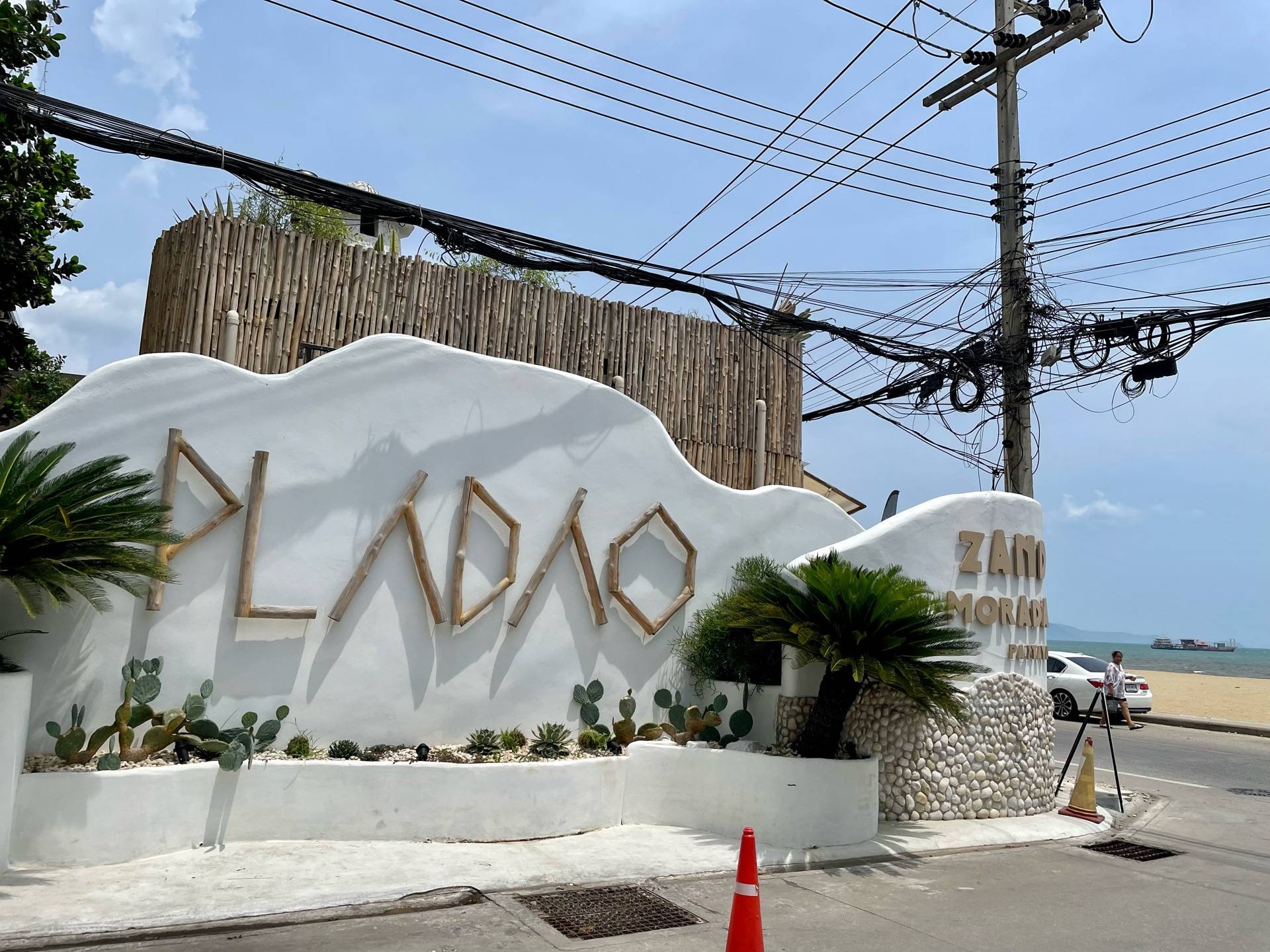 รีวิว Pladao Cafe - คาเฟ่สวยสีสันเหมาะแล้วที่เลียบชายหาดจอมเทียน มีดนตรีสดให้ฟังอีกด้วย @Pladao ...