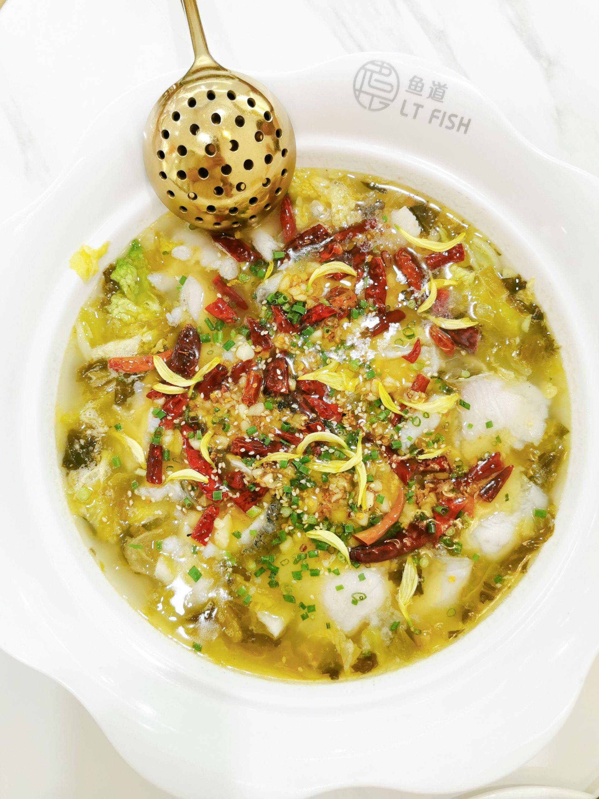 ต้มปลาผักกาดดอง ร้าน LT Fish Restaurant CentralwOrld