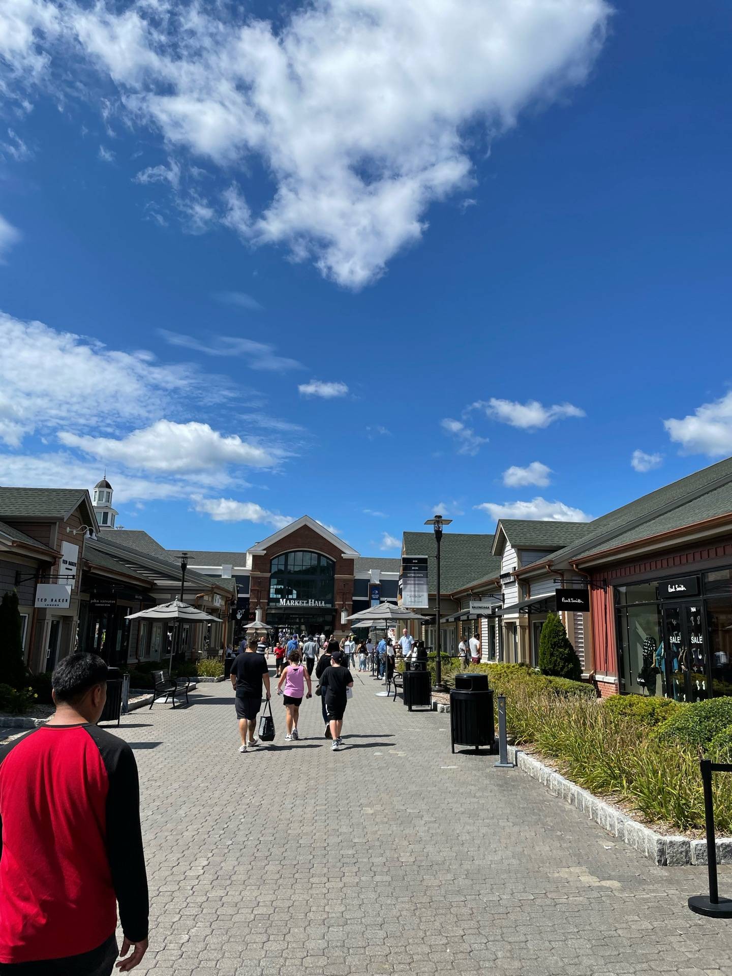 รีวิว Woodbury Common Premium Outlets - แหล่งรวมสินค้าราคาไม่แพง คุณภาพดี
