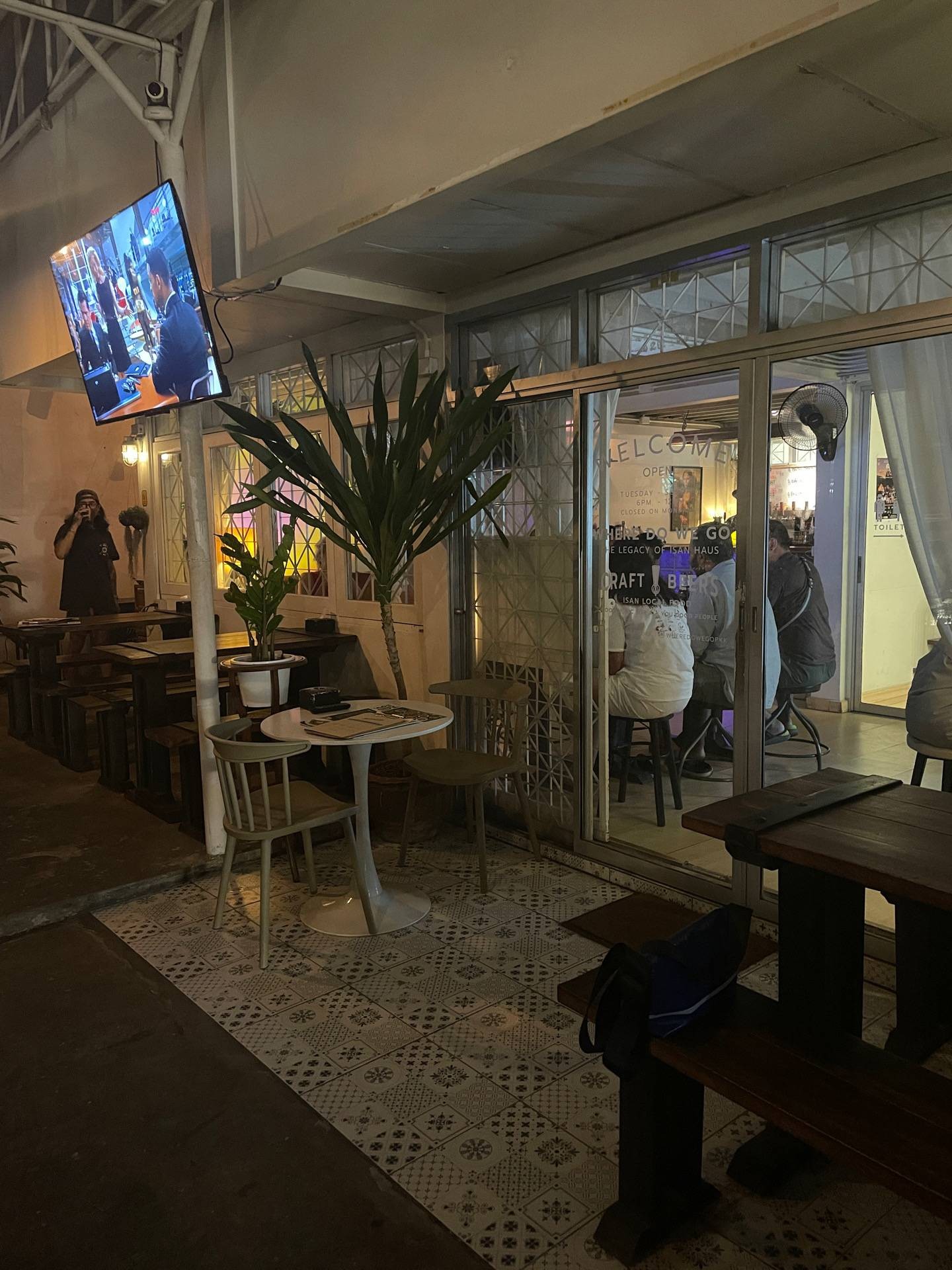 รีวิว Where Do We Go กรุงเทพมหานคร - Chill out place with craft beer