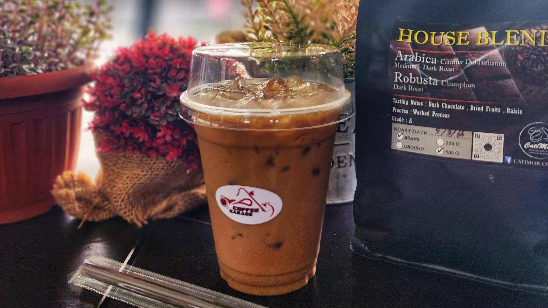 กาแฟสด WE Coffee Sriracha - สั่งอาหารเดลิเวอรี | Wongnai x LINE MAN