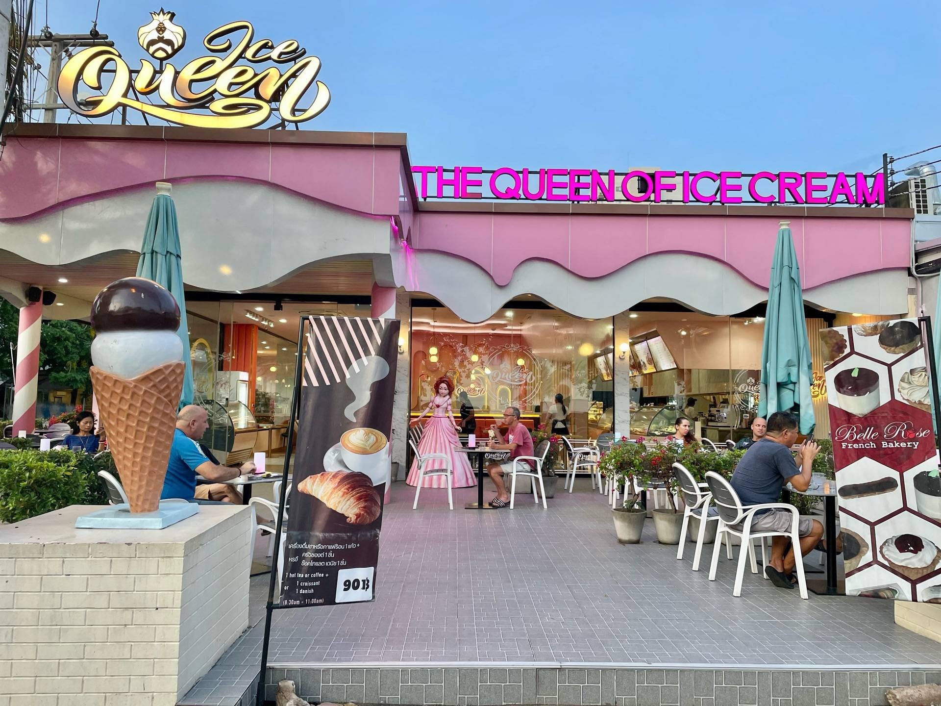 รีวิว Ice Queen จอมเทียน - อาณาจักรไอศกรีมโฮมเมดรสชาติเยอะ แค่สีสันก็ ...