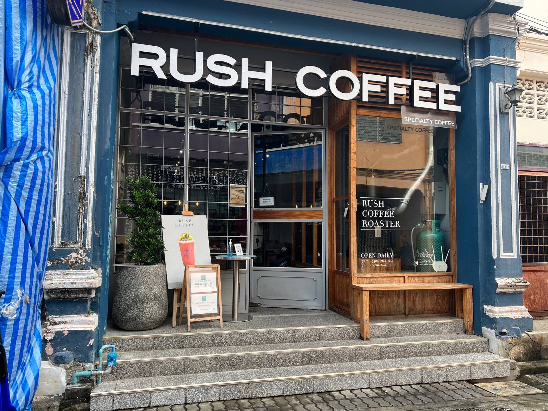 รีวิว Rush Coffee Rommani - ร้านกาแฟในภูเก็ตแถวๆย่านเมืองเก่า ไว้นั่งพักหลบร้อน