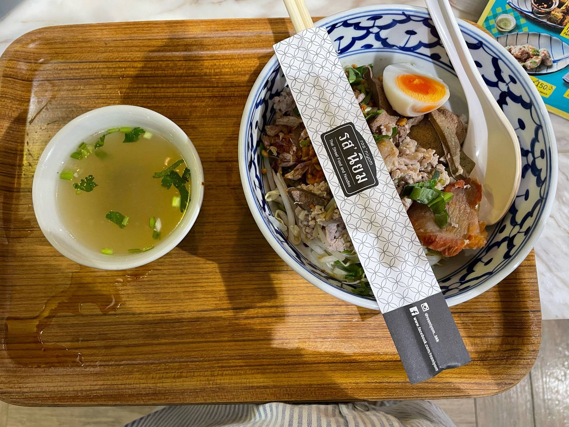 รีวิว Tops Eatery Chidlom - มาทุกวันไม่เบื่อเพราะอาหารหลากหลาย