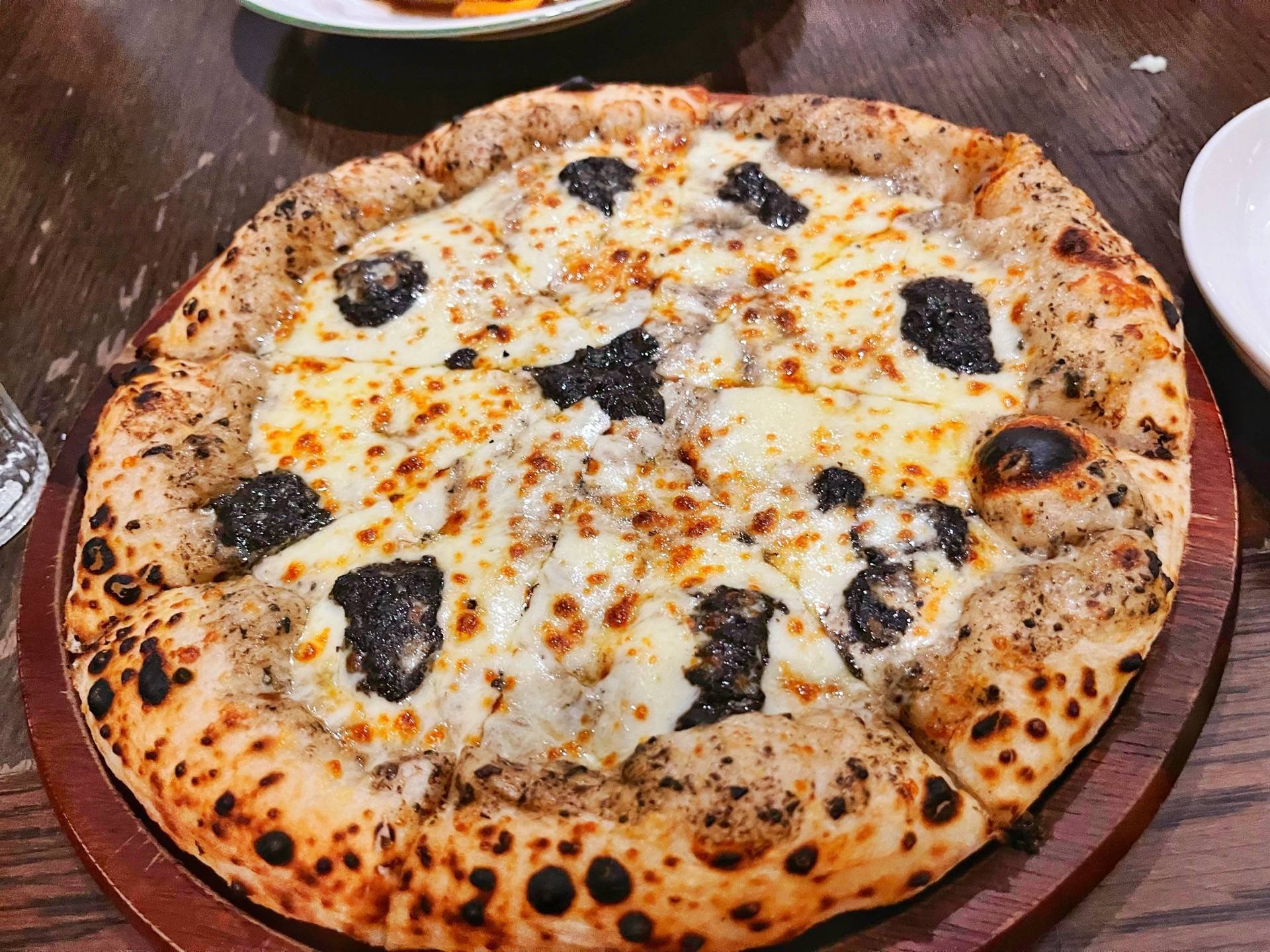 Truffle Pizza ร้าน Fam Time Steak and Pasta