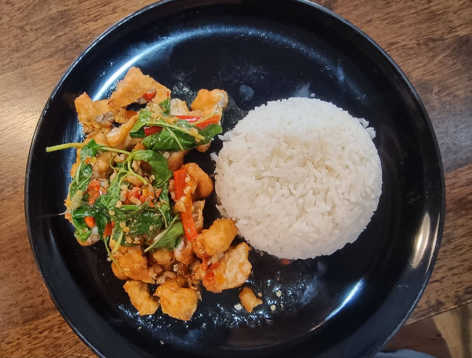 รีวิว The hide out cafe & bistro ประชาอุทิศ - คาเฟ่ มีกาแฟ/อาหาร นั่ง ...