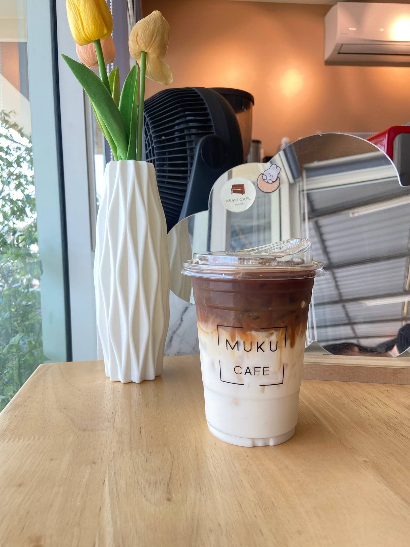 รีวิว MUKU CAFE (มุกุ คาเฟ่) - ร้านกาแฟเล็กๆในร้านเฟอร์นิเจอร์