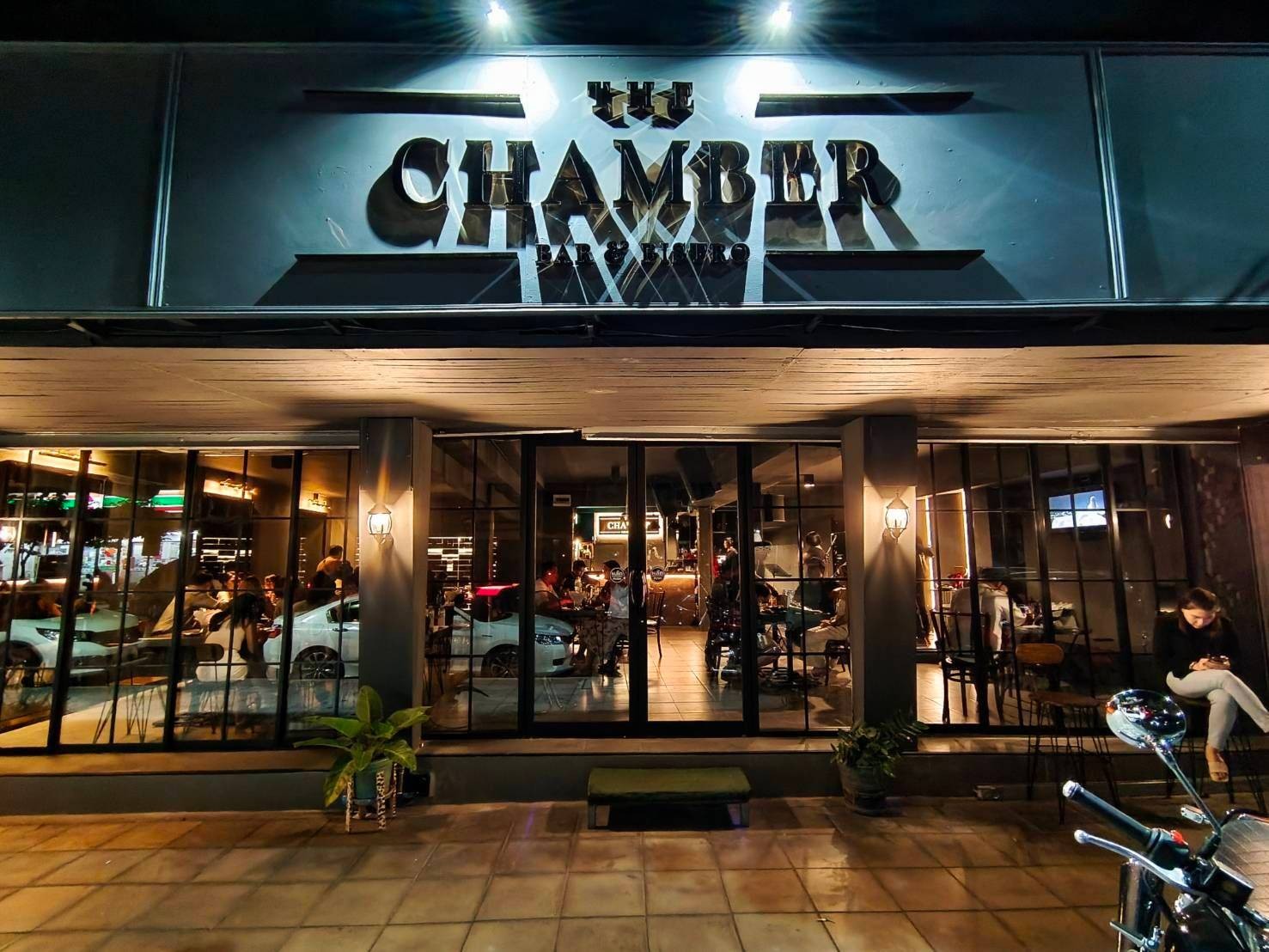 ร้าน The Chamber Bar&bistro ประดิพัทธ์ | รีวิวร้านอาหาร