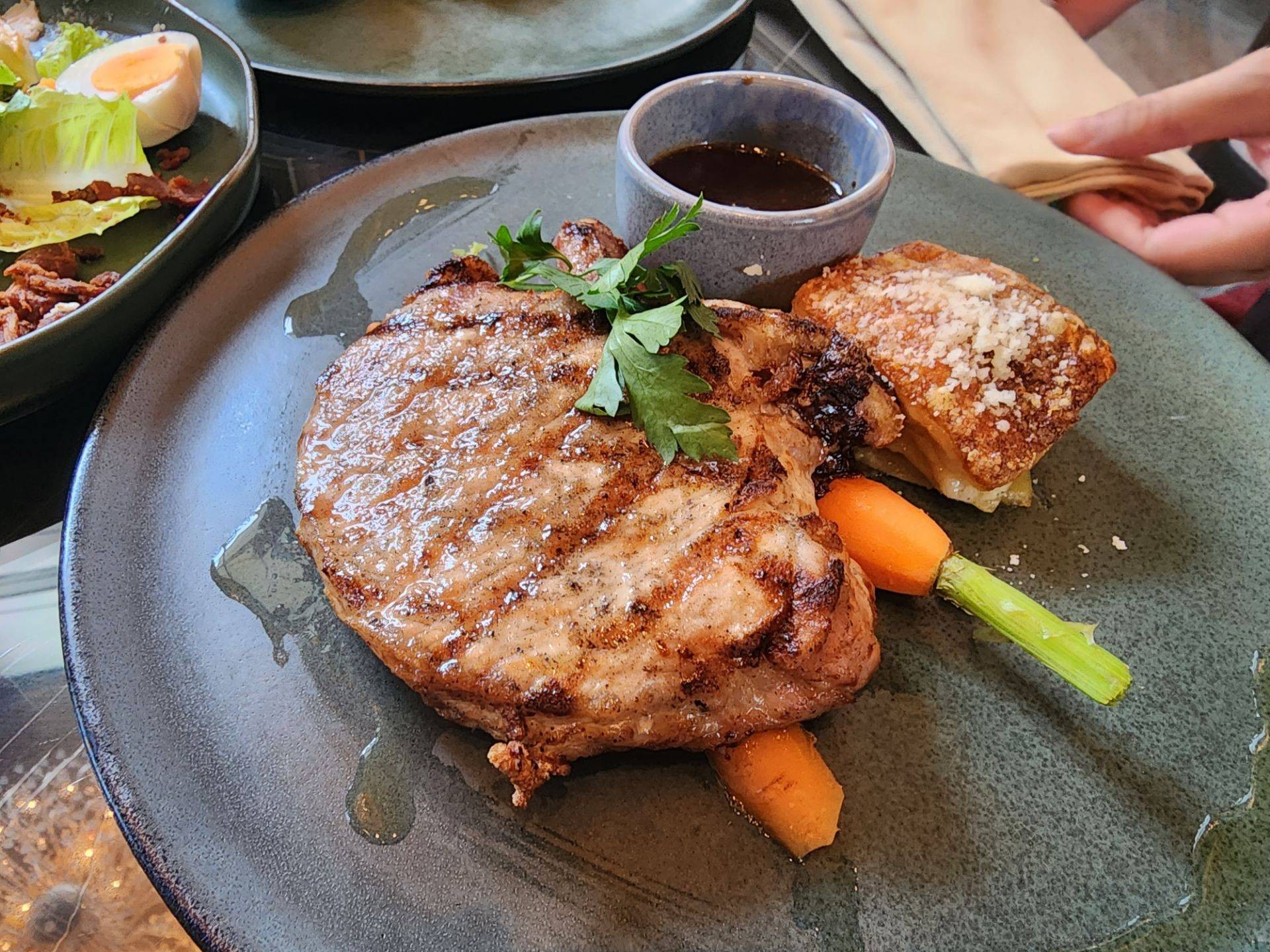 รีวิว 57th Street - ร้านอาหารในโรงแรม Marriott เน้นอาหารฝรั่ง