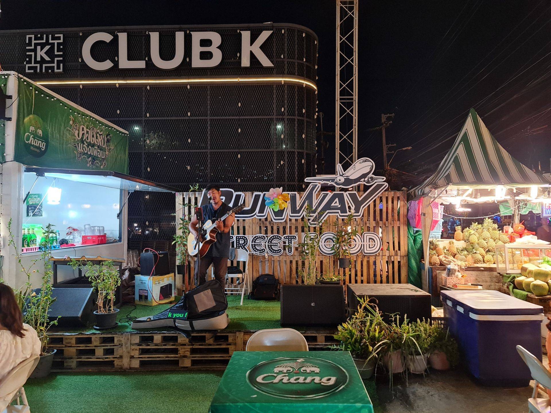Runway Street Food - รีวิวสถานที่ท่องเที่ยว