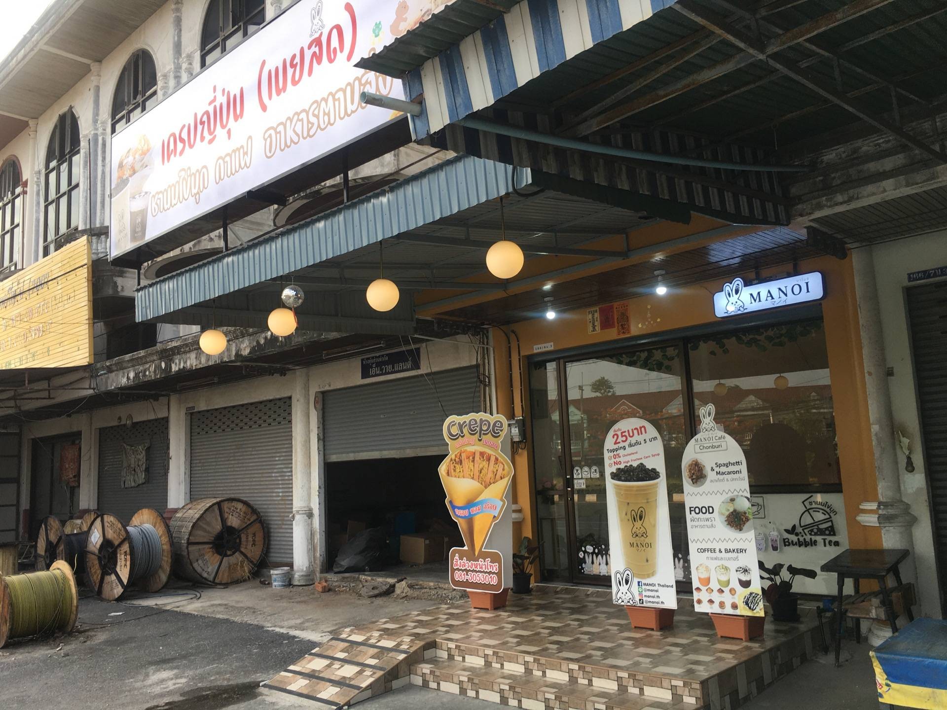 รีวิว MANOI Cafe Chonburi มาโนอิคาเฟ่ชลบุรี - คาเฟ่น่ารักเส้นพระยาสัจจา