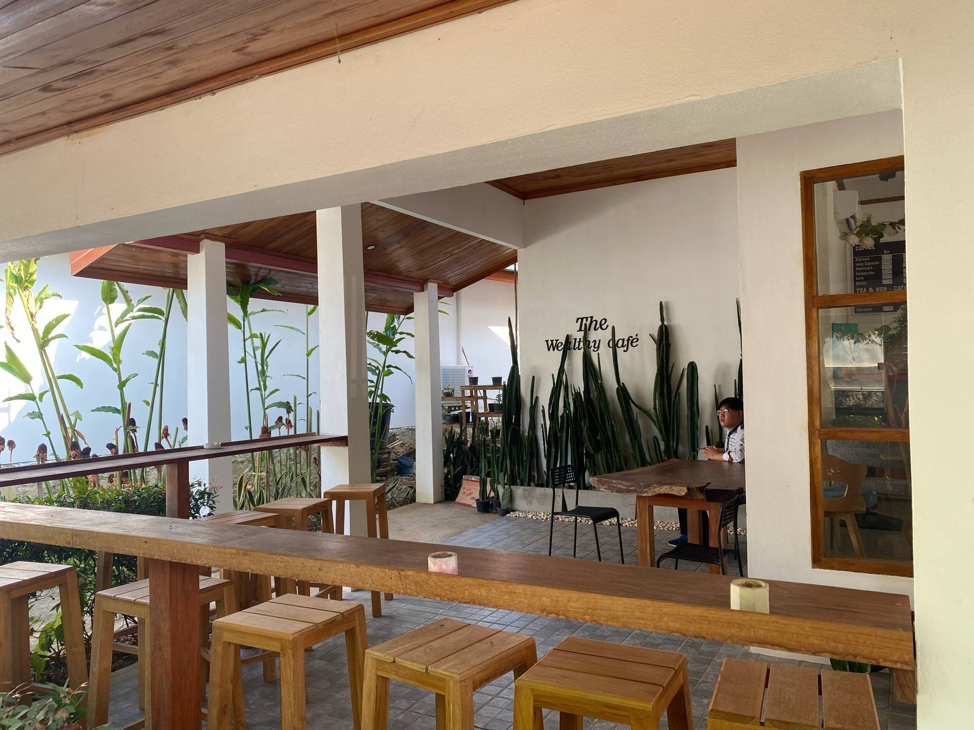 ร้าน Wealthy Cafe Luang Prabang น้ำตกตาดกวางสี | รีวิวร้านอาหาร